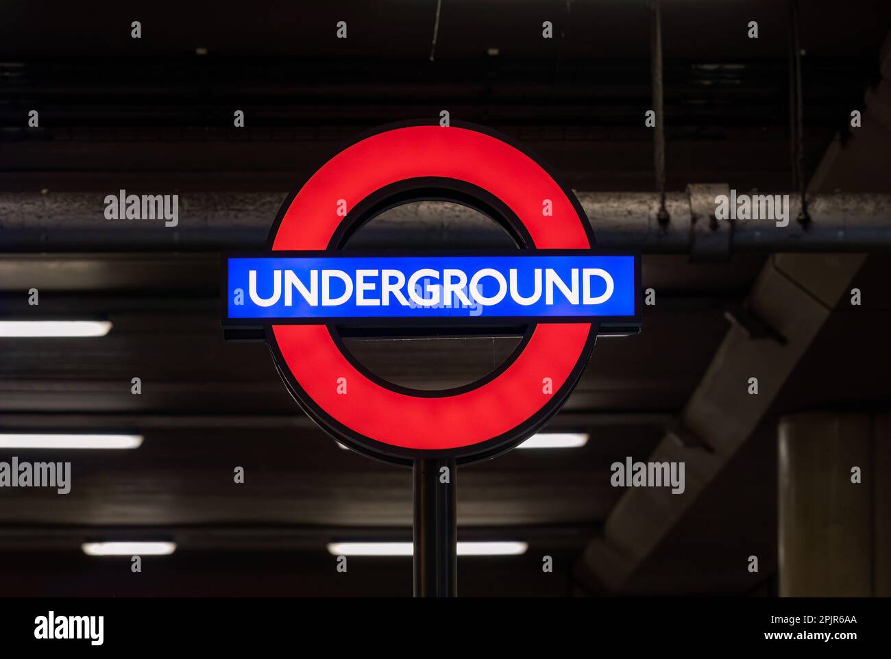 HEATHROW, LONDON, UK, 9TH MARCH 2023: London Underground roundel at ...