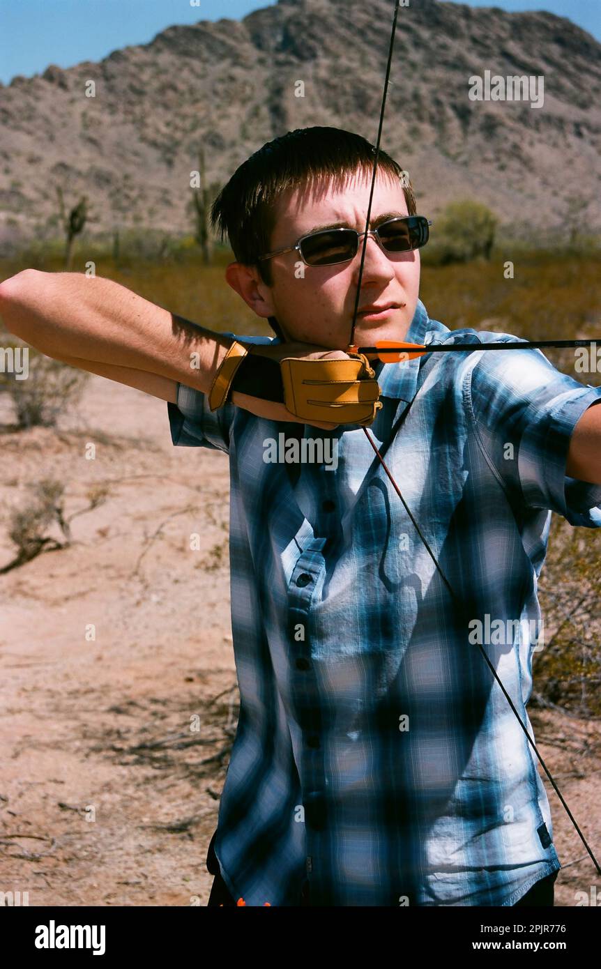 Man shooting a bow hi-res stock photography and images - Alamy
