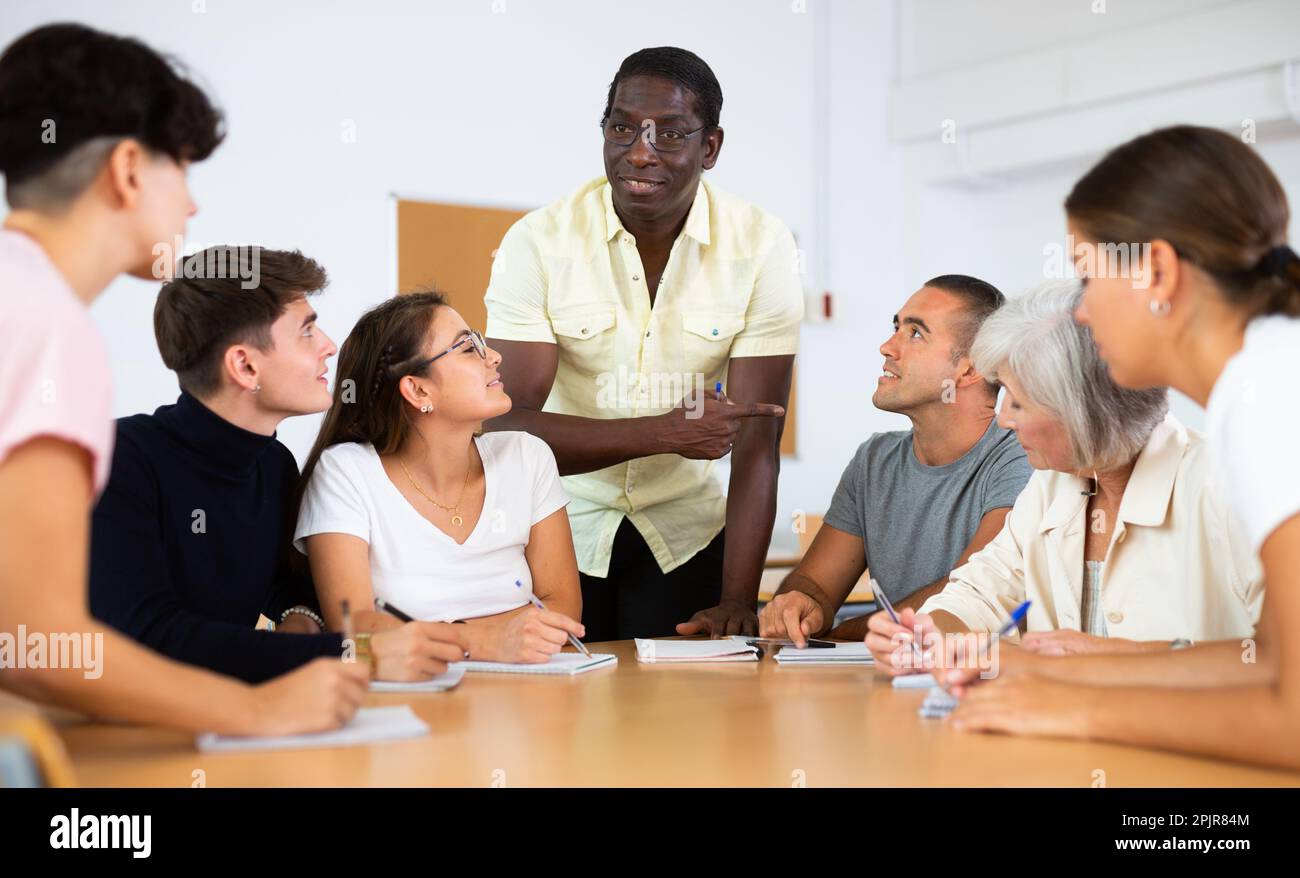 Group people attending language hi-res stock photography and images - Alamy