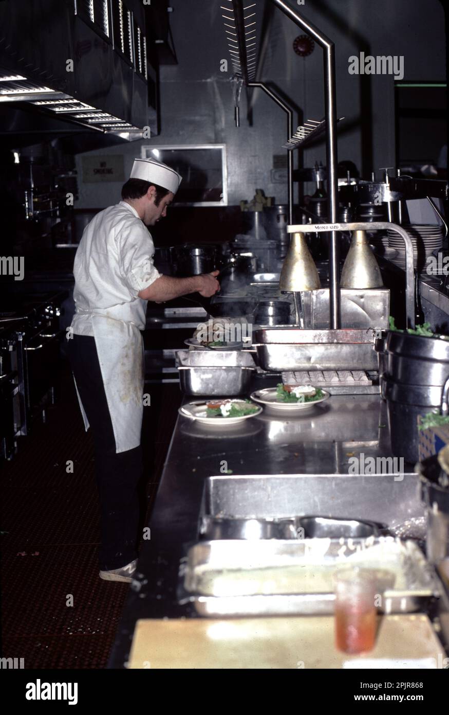 Yosemite National Park, USA 12/1985. Ahwahnee Hotel kitchen, guest ...