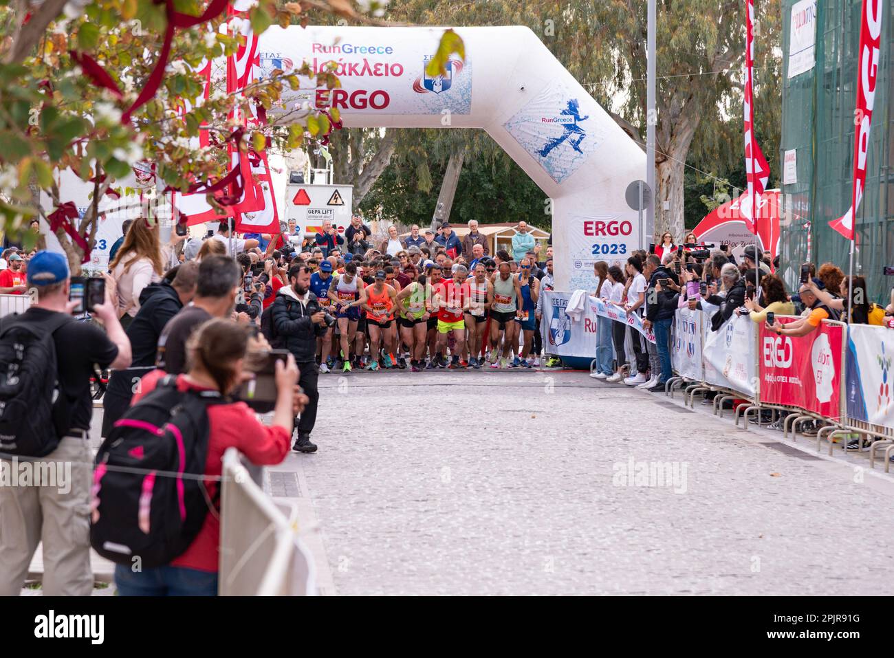 Group athletes running greece hi-res stock photography and images - Alamy
