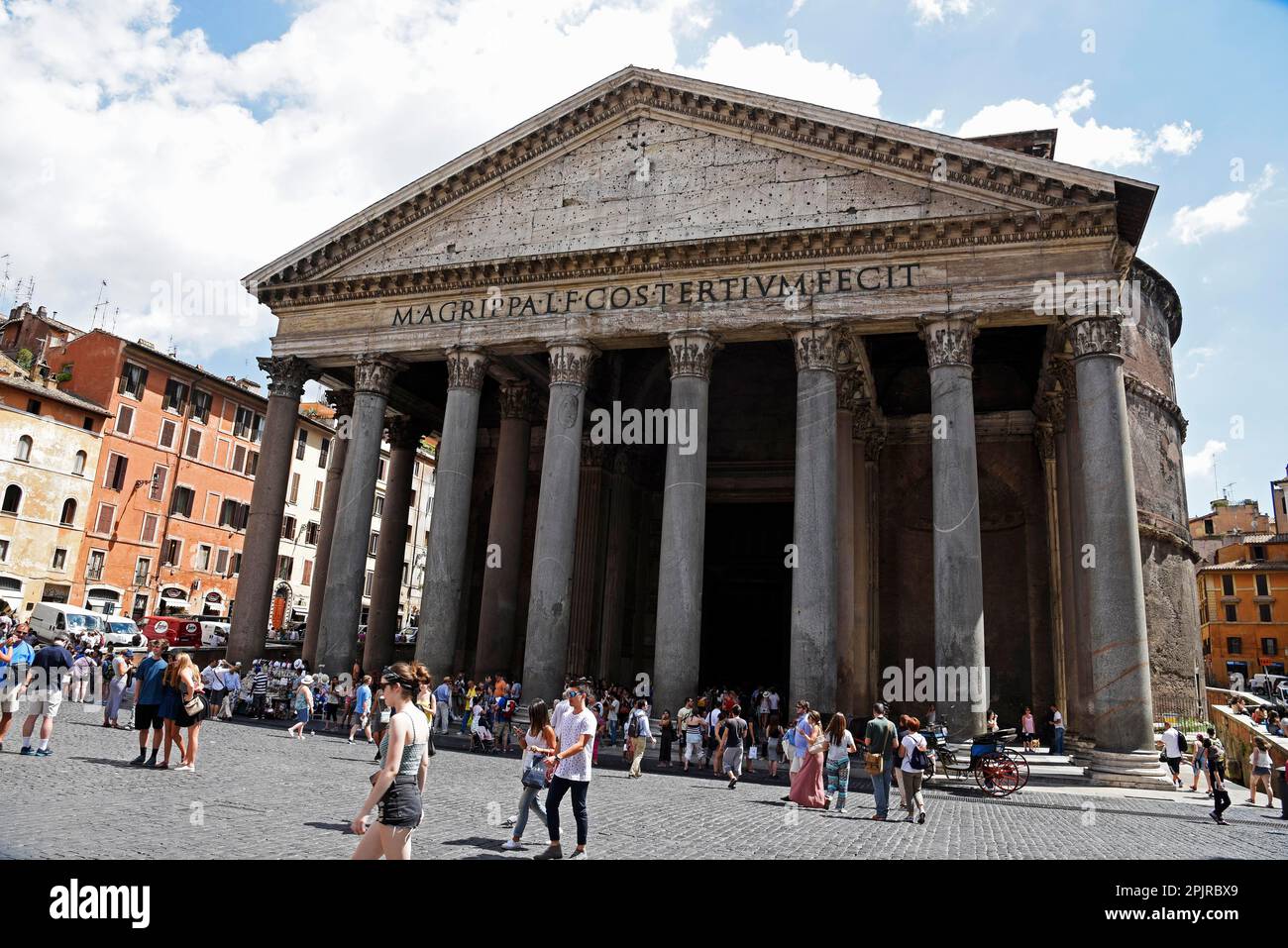 Tourists, Piazza della Rotonda, Square, Pantheon, Church, Rome, Lazio ...