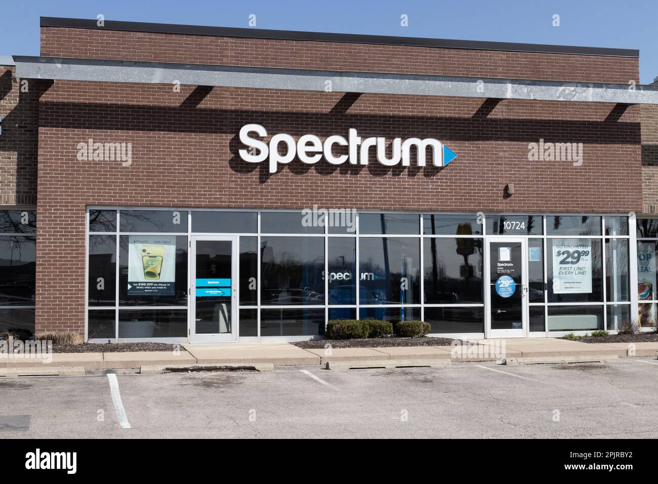 Cable to the tv hi-res stock photography and images - Alamy