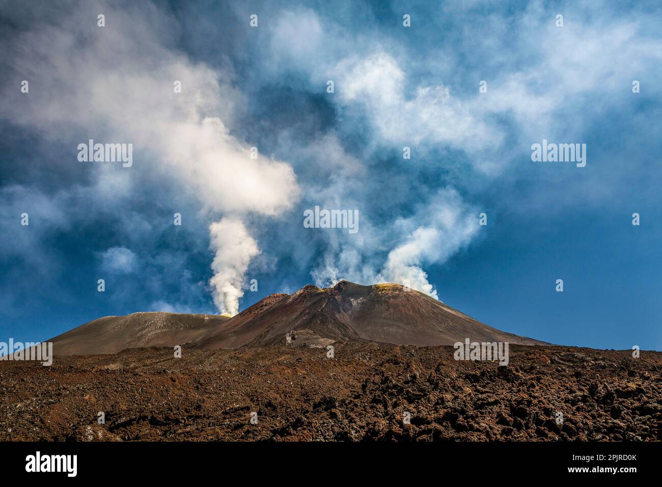 Europes highest active volcano hi-res stock photography and images - Alamy