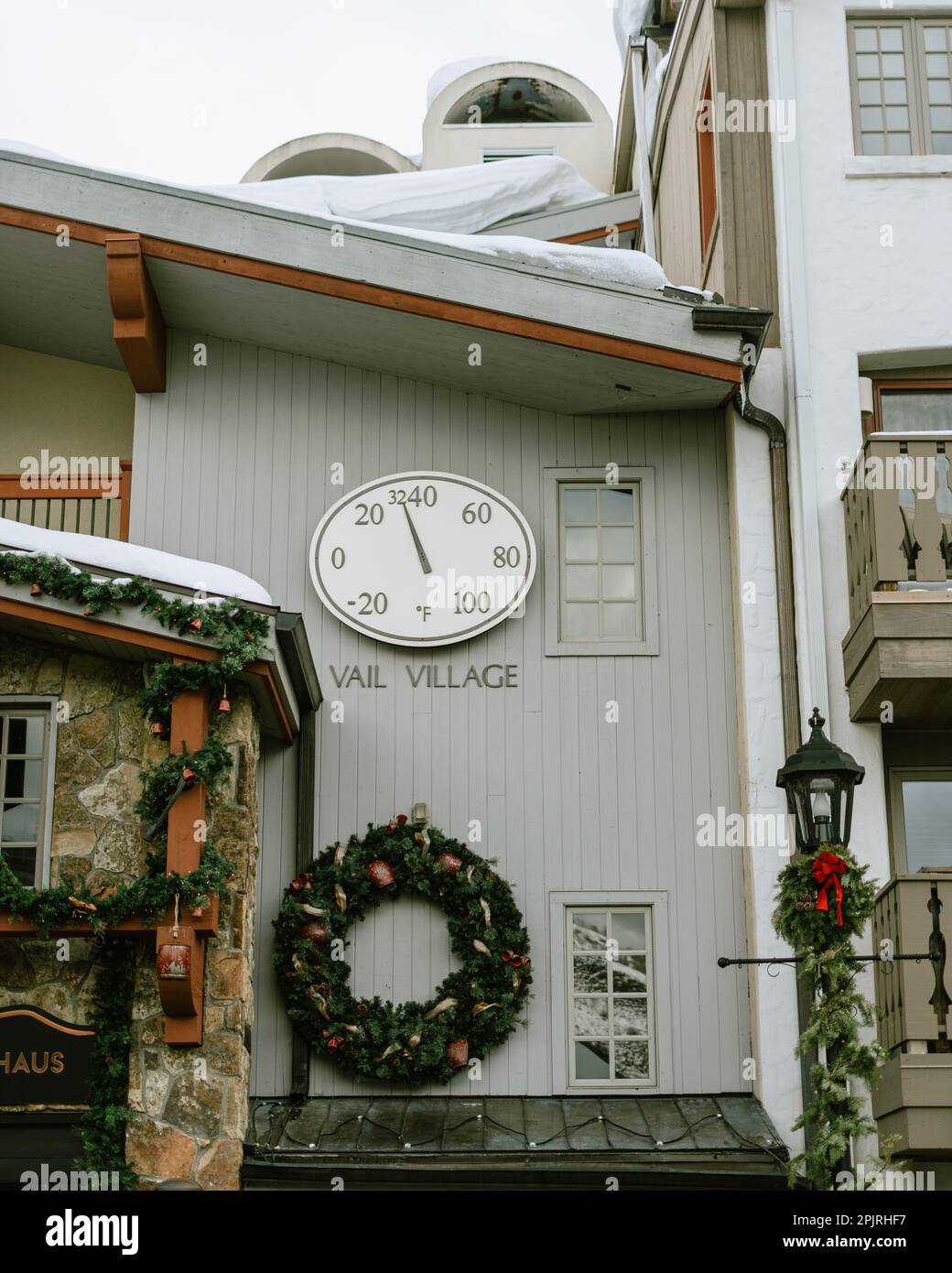 Retro vintage thermometer clock hi-res stock photography and images - Alamy