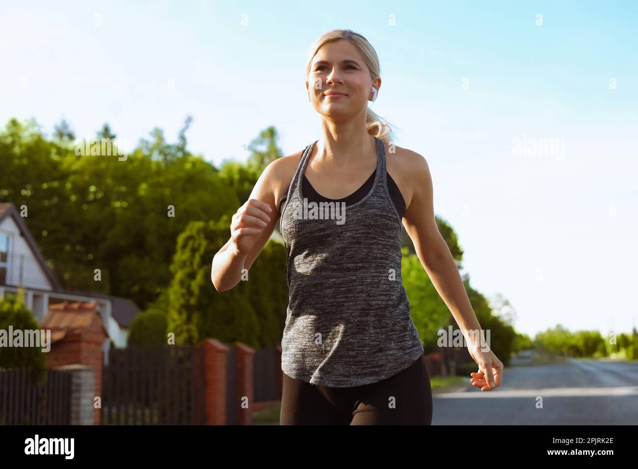 Woman training jogging free hi-res stock photography and images - Alamy