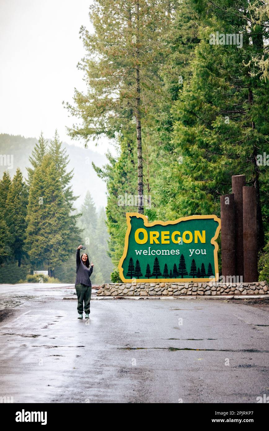 Oregon welcome sign border hi-res stock photography and images - Alamy