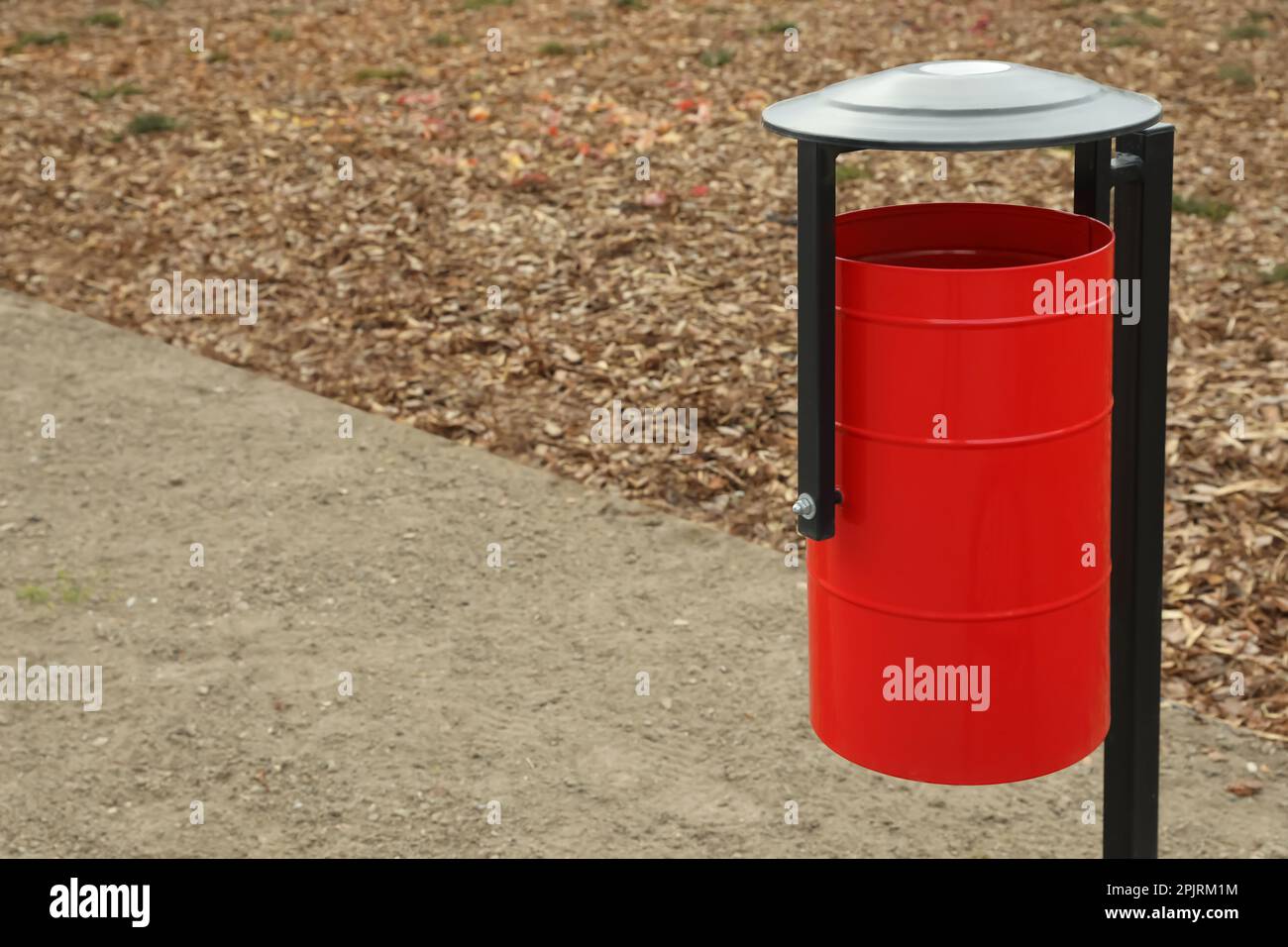 Red rubbish bin outdoors hi-res stock photography and images - Alamy