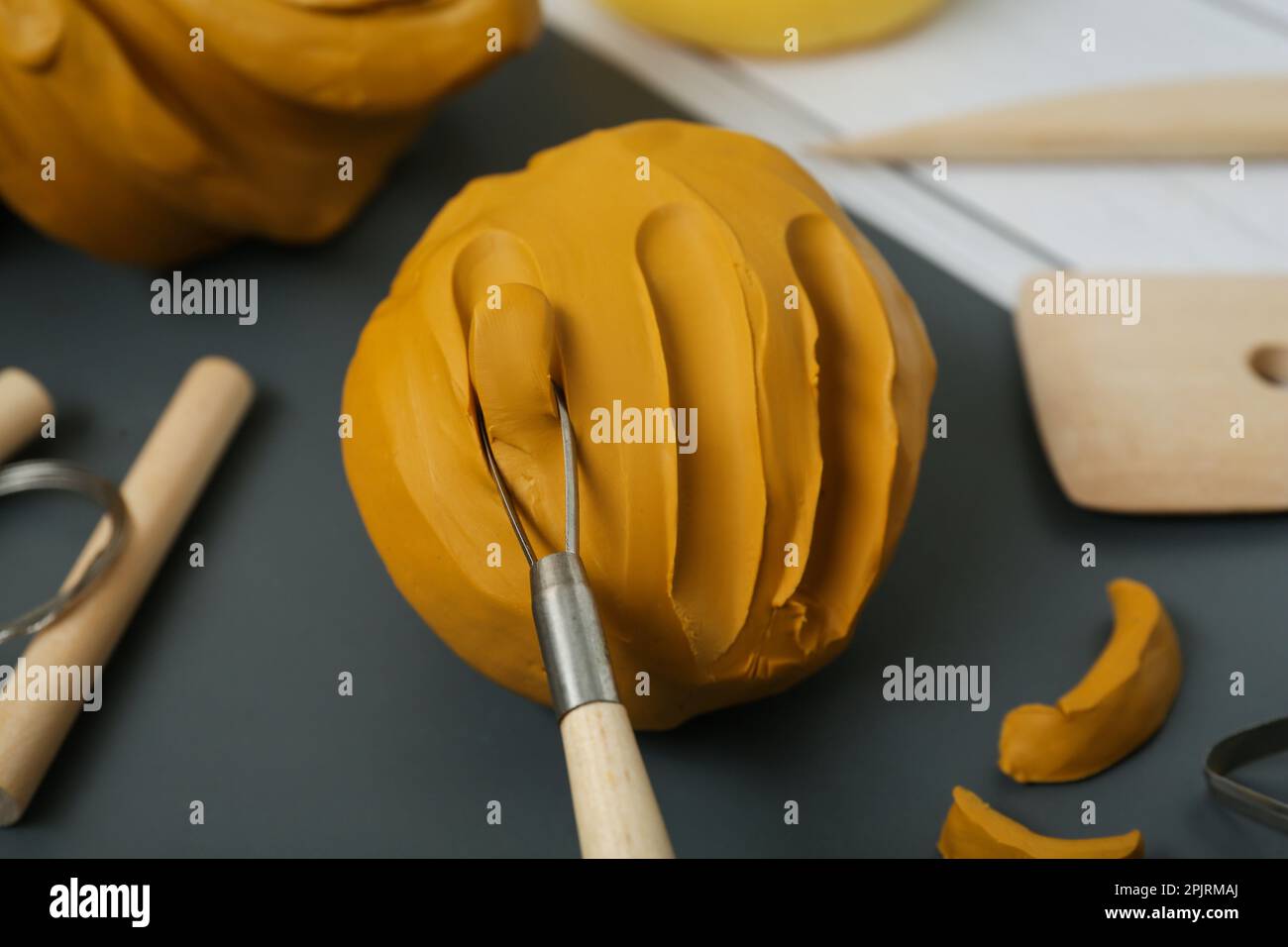 Set shaping hi-res stock photography and images - Alamy