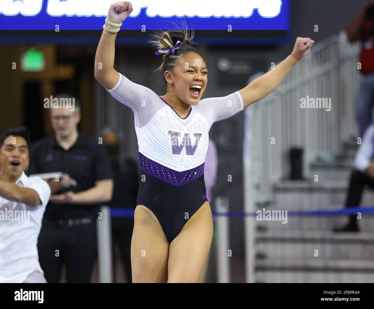 Gymnast vault landing hi-res stock photography and images - Alamy