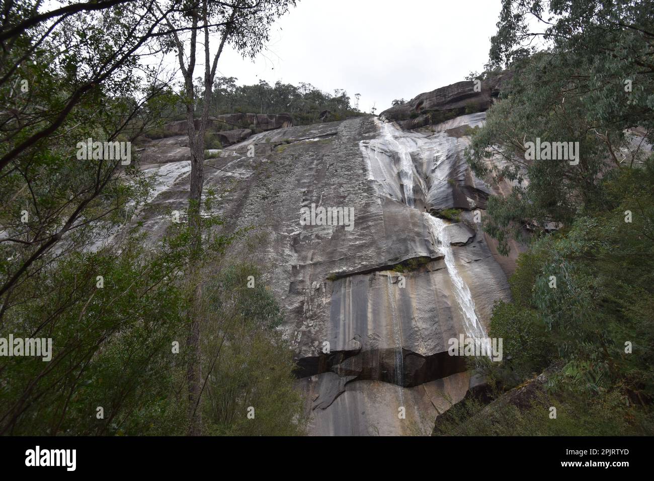 Waterfall over a cliff face at Mount Buffalo Stock Photo - Alamy