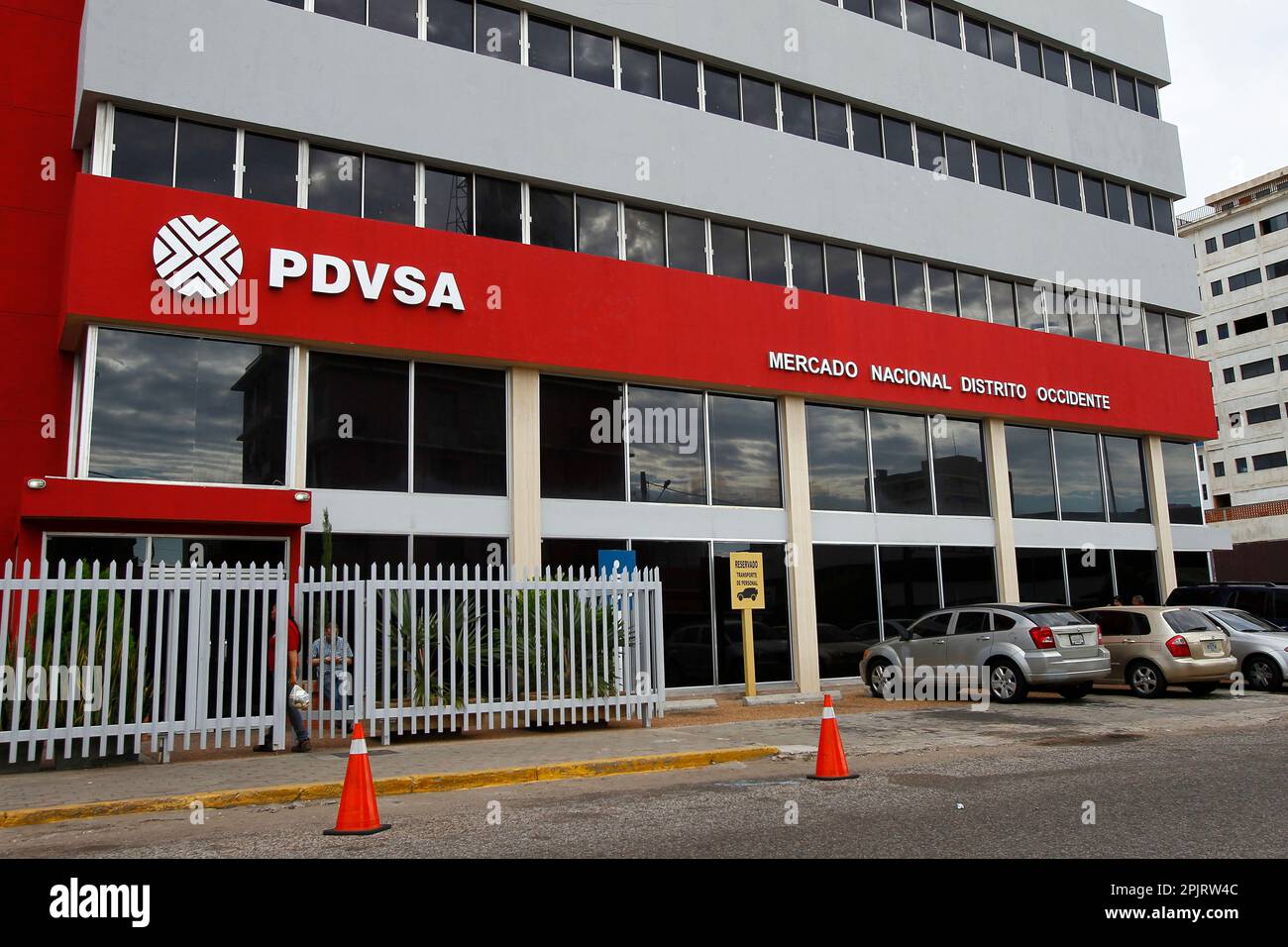 Venezuelan oil rig hi-res stock photography and images - Alamy