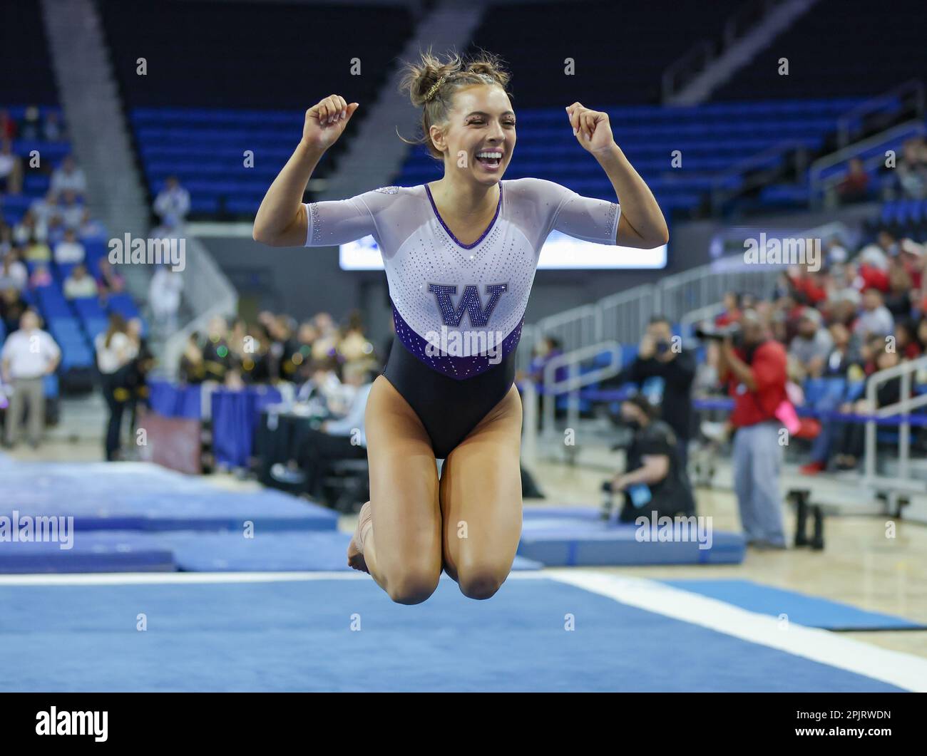 Los Angeles, OK, USA. 1st Apr, 2023. Washington's Kennedi Davis ...