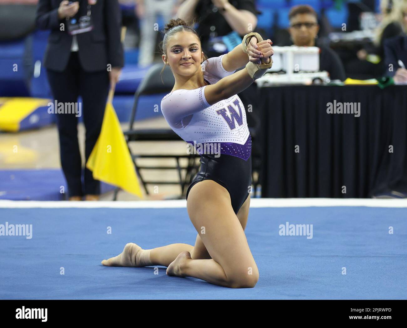 Los Angeles, OK, USA. 1st Apr, 2023. Washington's Emily Innes performs ...