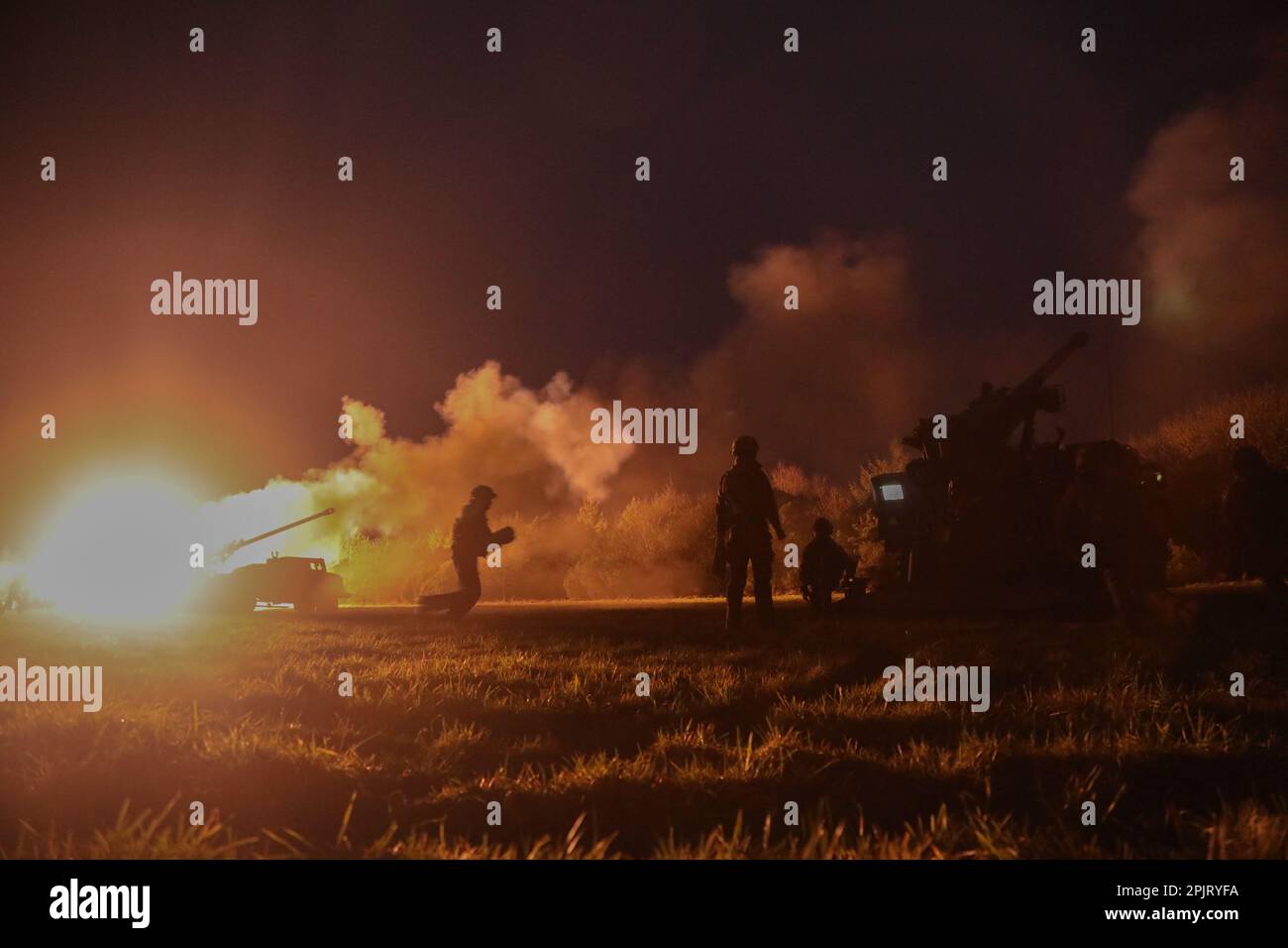 French soldiers assigned to the 93rd Mountain Artillery Regiment ...
