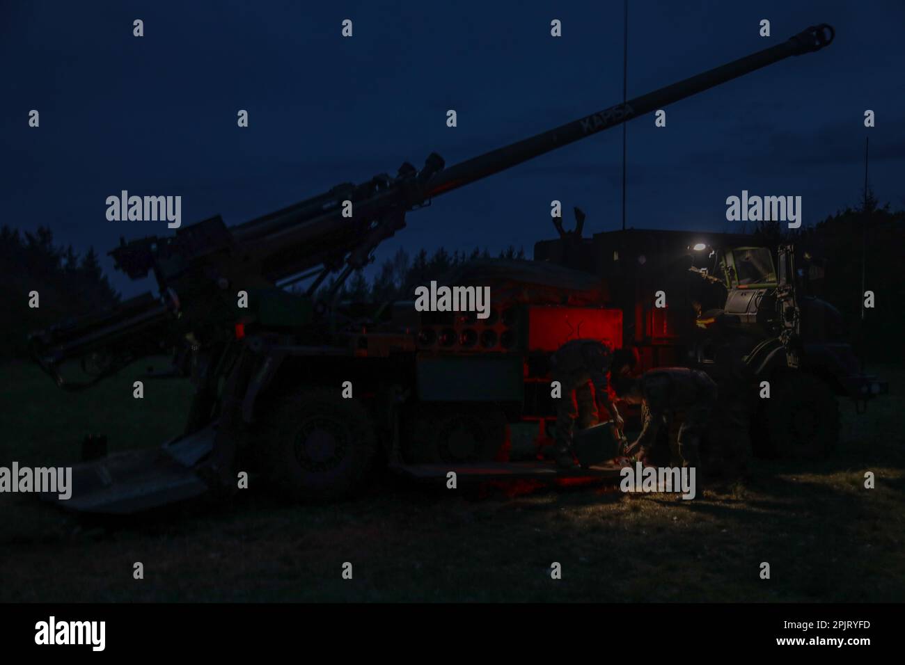 French soldiers assigned to the 93rd Mountain Artillery Regiment ...