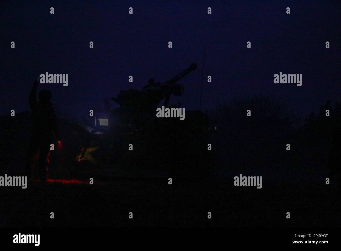 French soldiers assigned to the 93rd Mountain Artillery Regiment ...