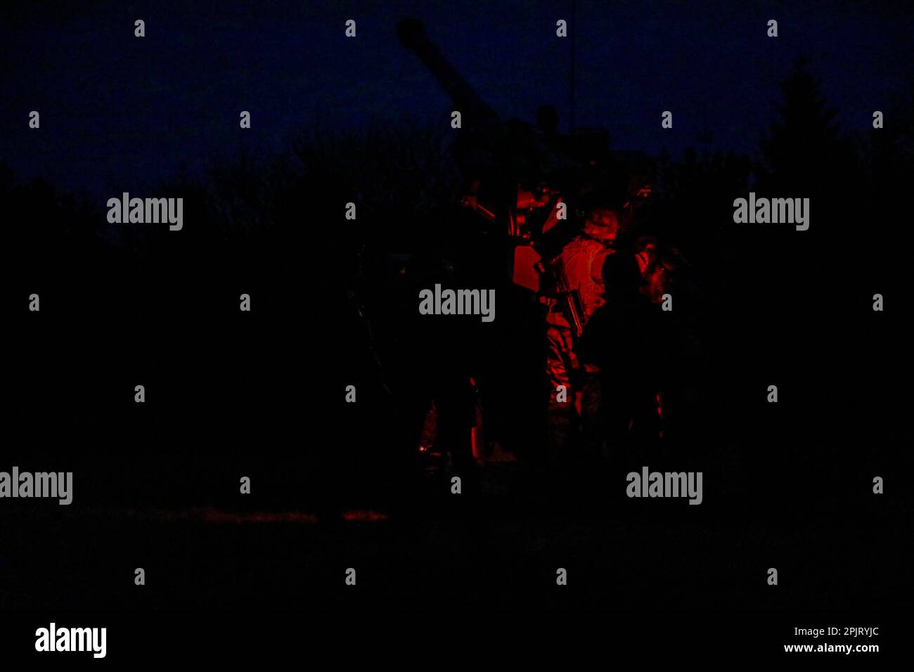 French soldiers assigned to the 93rd Mountain Artillery Regiment ...
