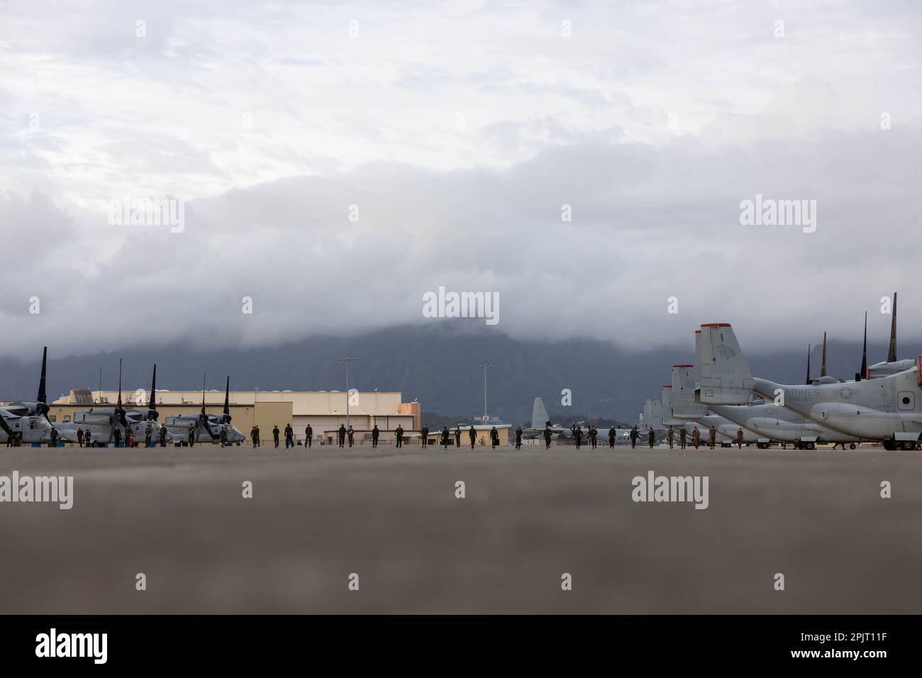 Flightline marines hi-res stock photography and images - Alamy