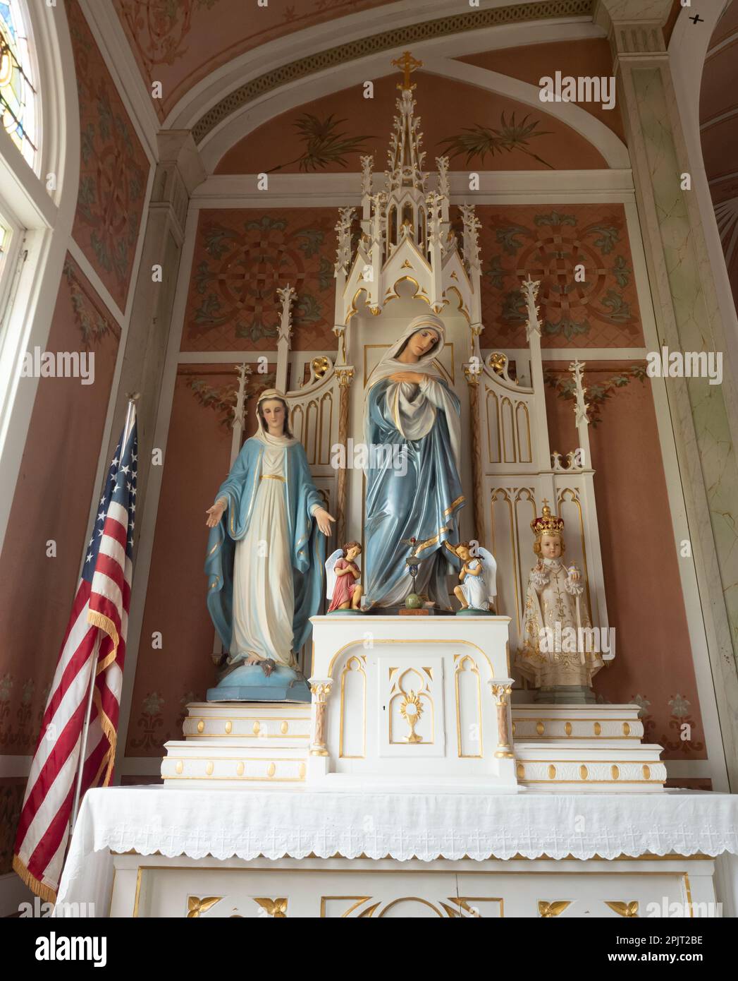 Saint statues church texas hi-res stock photography and images - Alamy