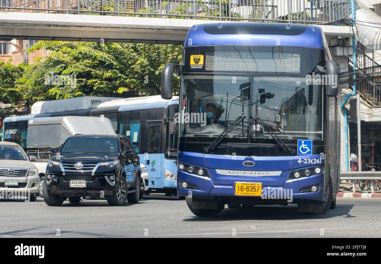Bus turn around hi-res stock photography and images - Alamy