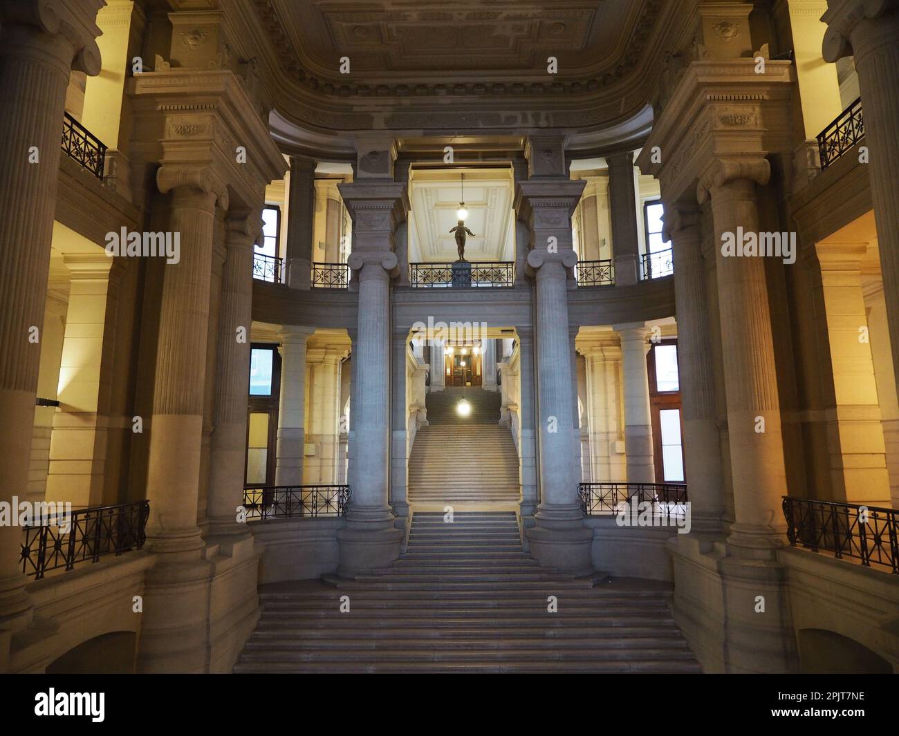 Renovation palace justice brussels hi-res stock photography and images ...