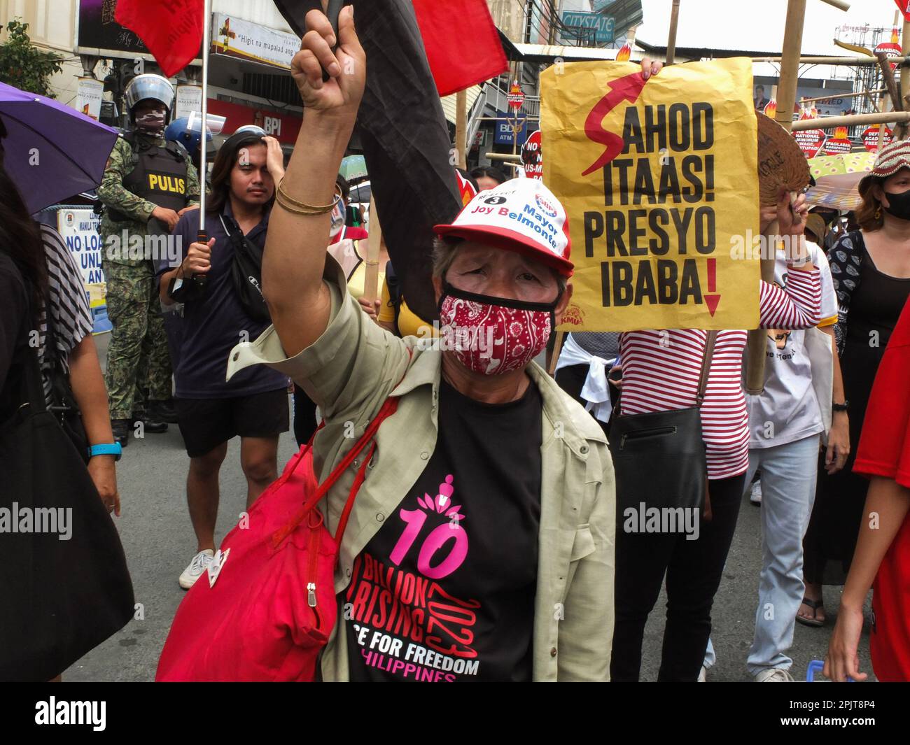 Manila, Philippines. 03rd Apr, 2023. A protester seen raising a banner ...
