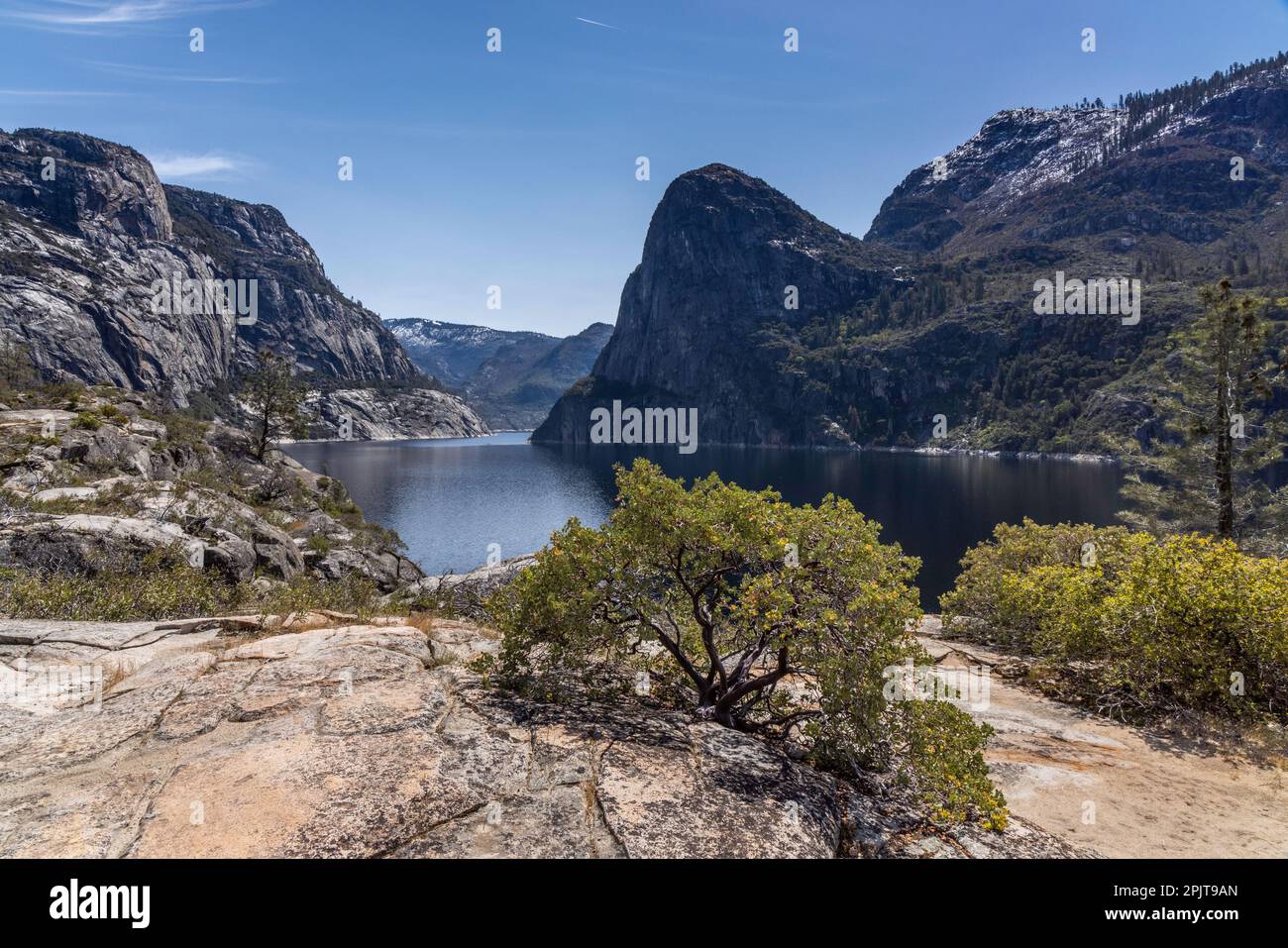 Landscape of the Hetch Hetchy Reservoir and surrounding scenic views in ...