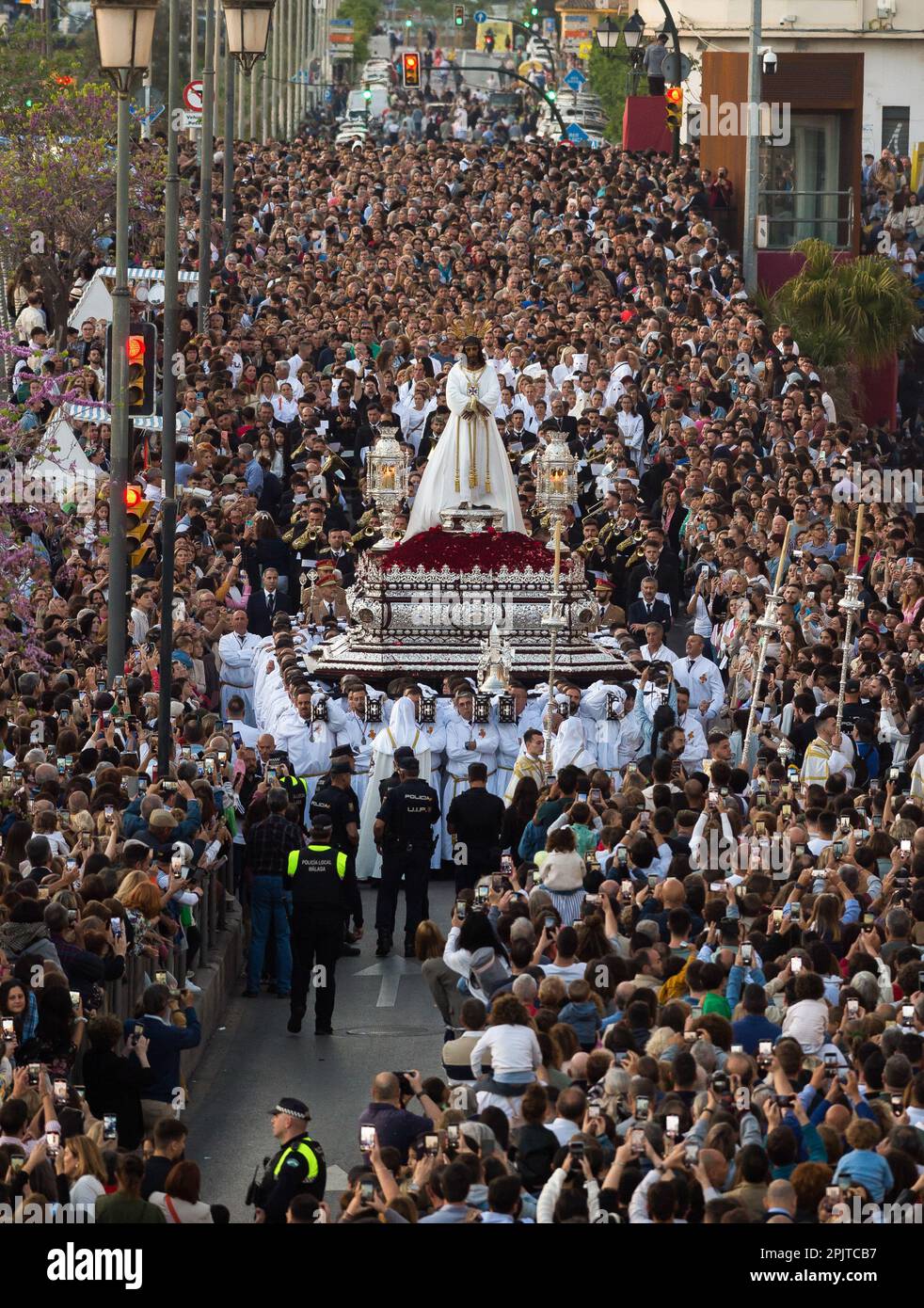 Malaga, Spain. 03rd Apr, 2023. Penitents of 'Cautivo' brotherhood are ...