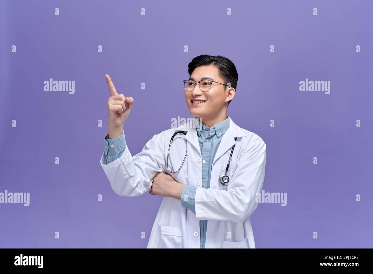 Doctor pointing hi-res stock photography and images - Alamy