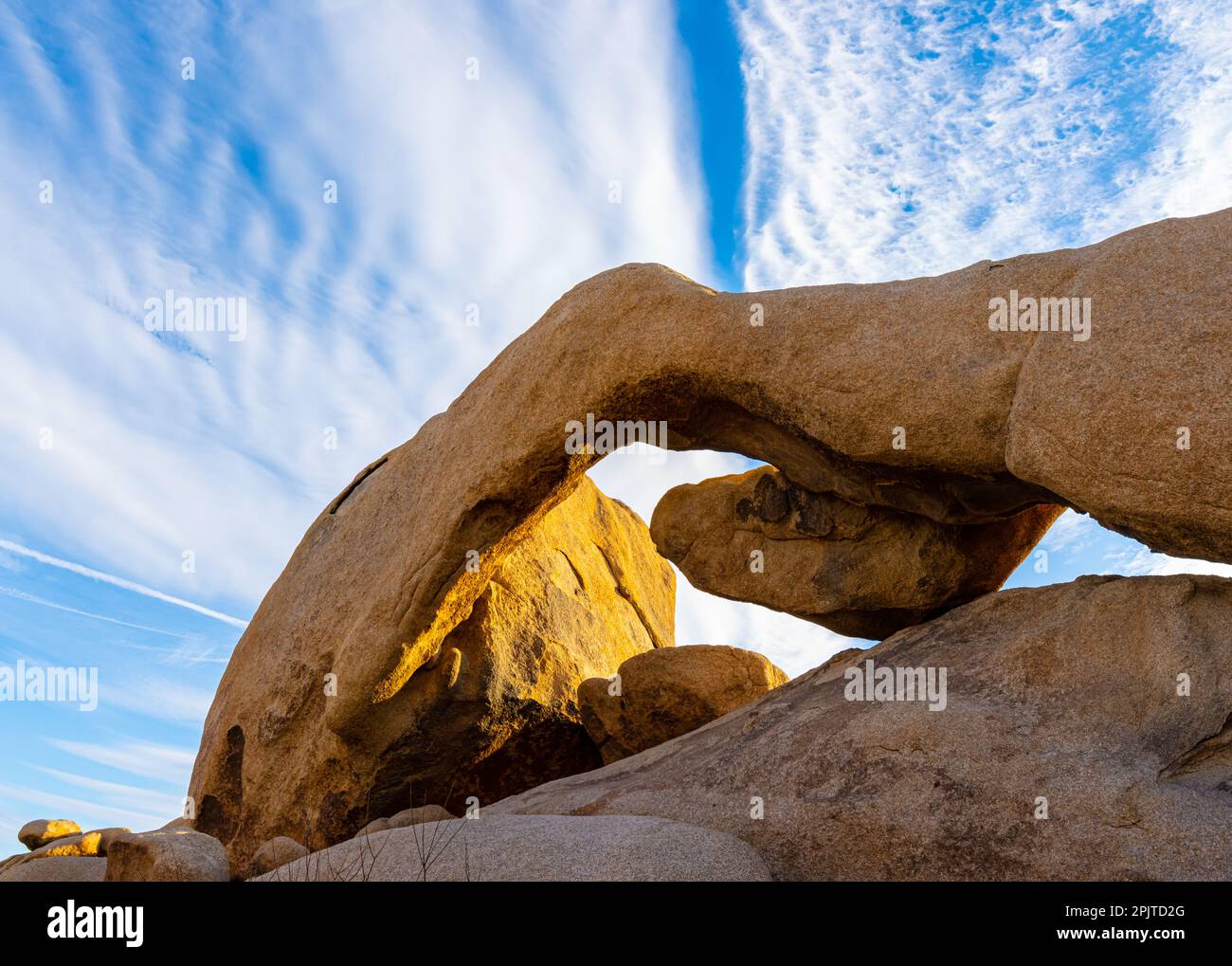 Arch rock in joshua tree hi-res stock photography and images - Alamy
