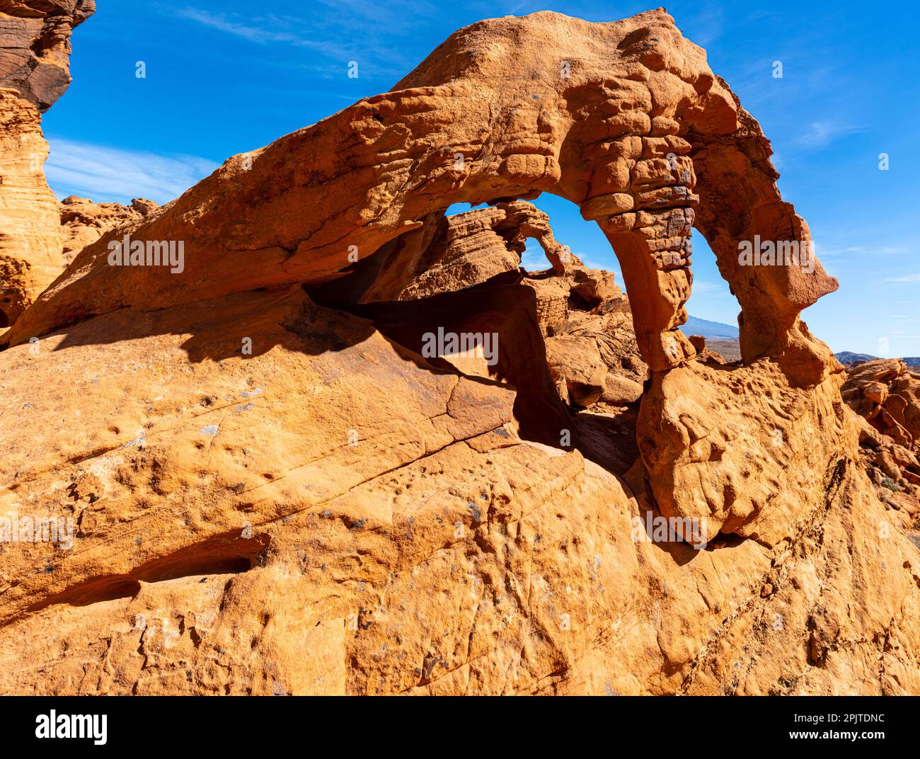 Triple Arch Overlooking The Mojave Desert, Valley of Fire State Park ...