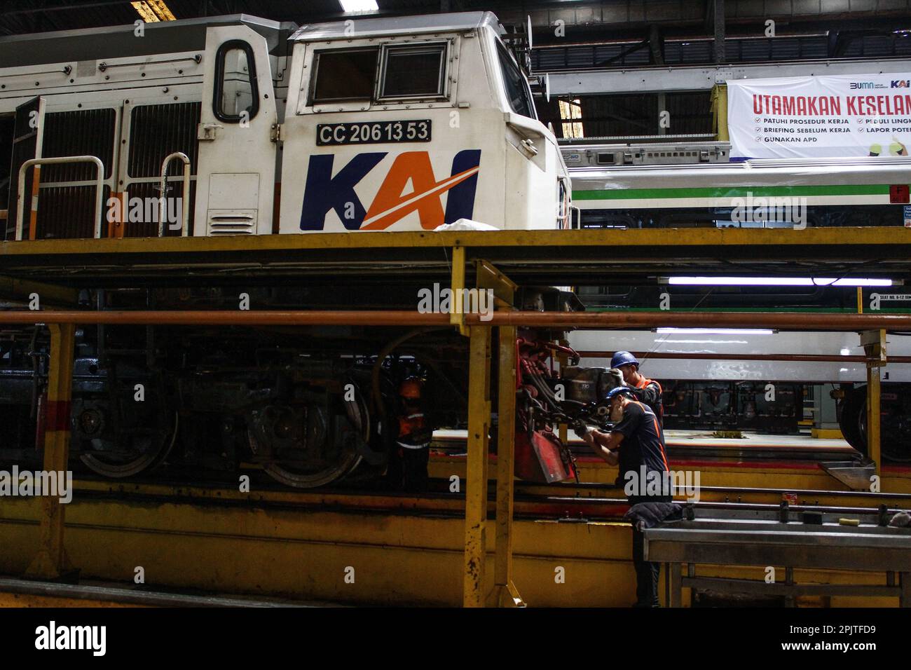 Bandung, West Java, Indonesia. 4th Apr, 2023. Officers repair a train ...