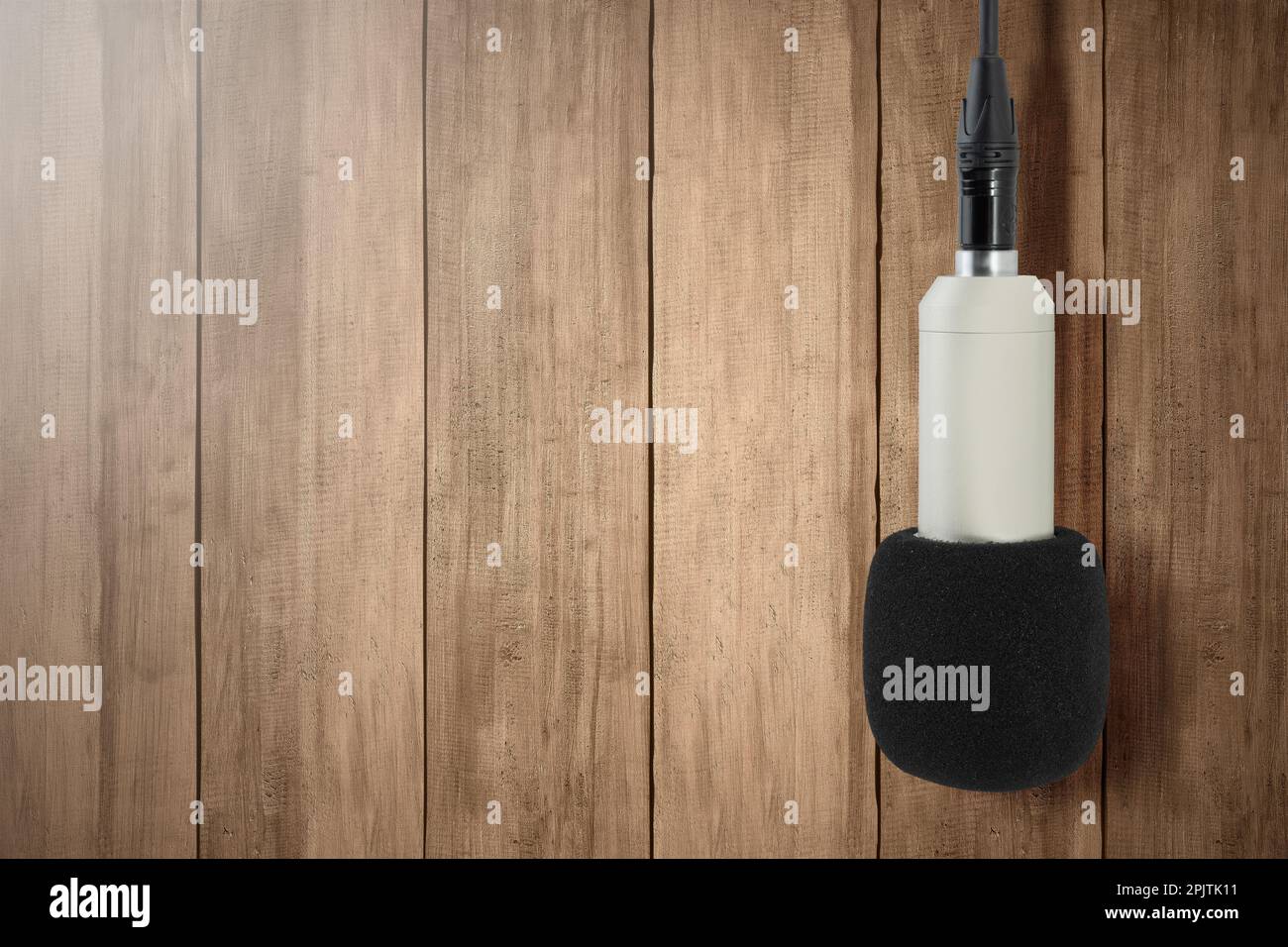 Hanging microphone hi-res stock photography and images - Alamy