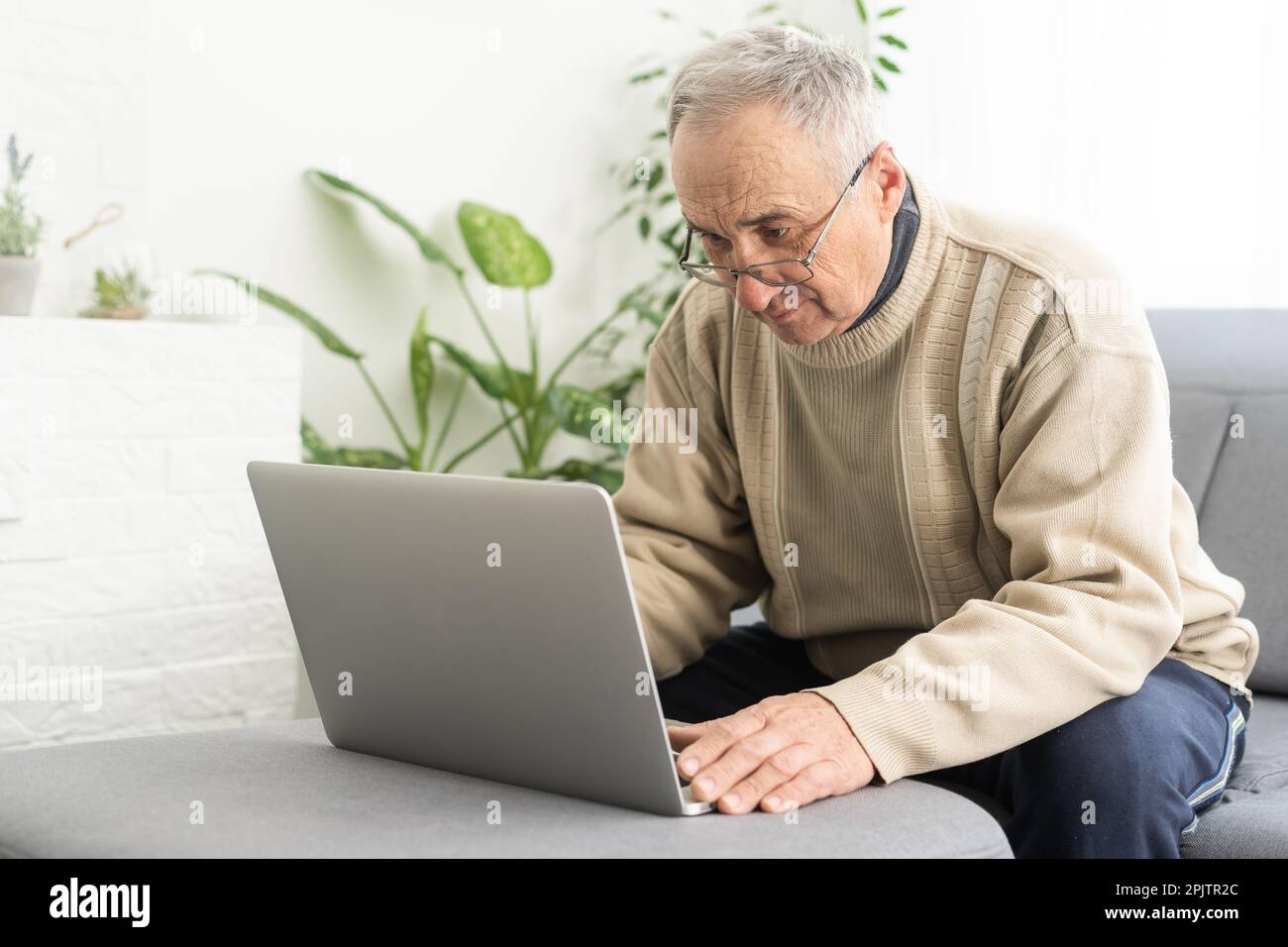 Middle aged operations hi-res stock photography and images - Alamy