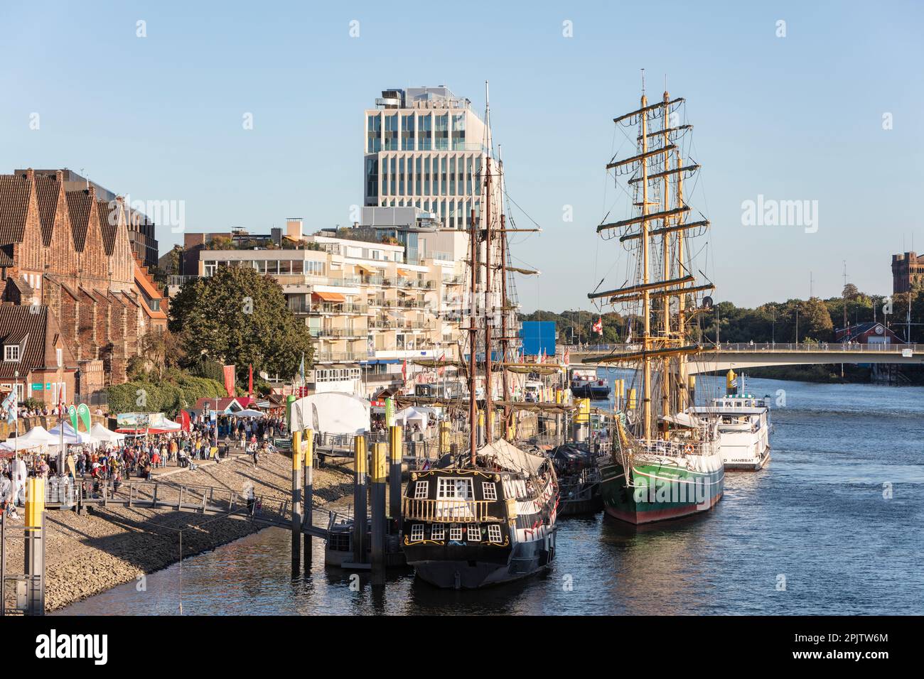 People at Maritime Day - Maritime Woche at cafes and bars on Schlachte ...