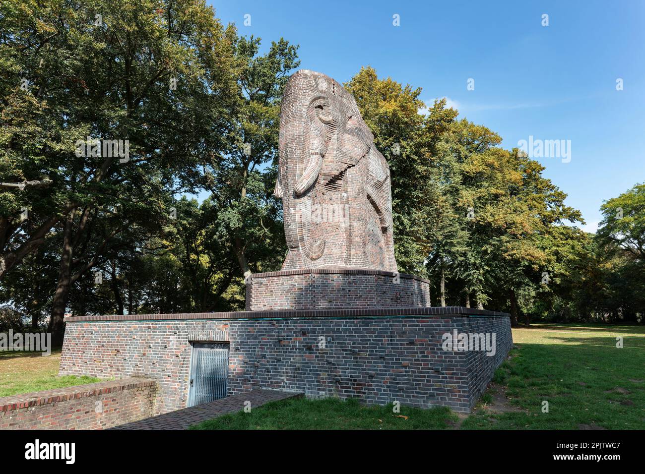 Anti colonial monument hi-res stock photography and images - Alamy