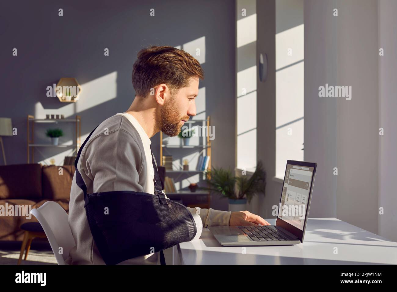 Arm sling worker hi-res stock photography and images - Alamy