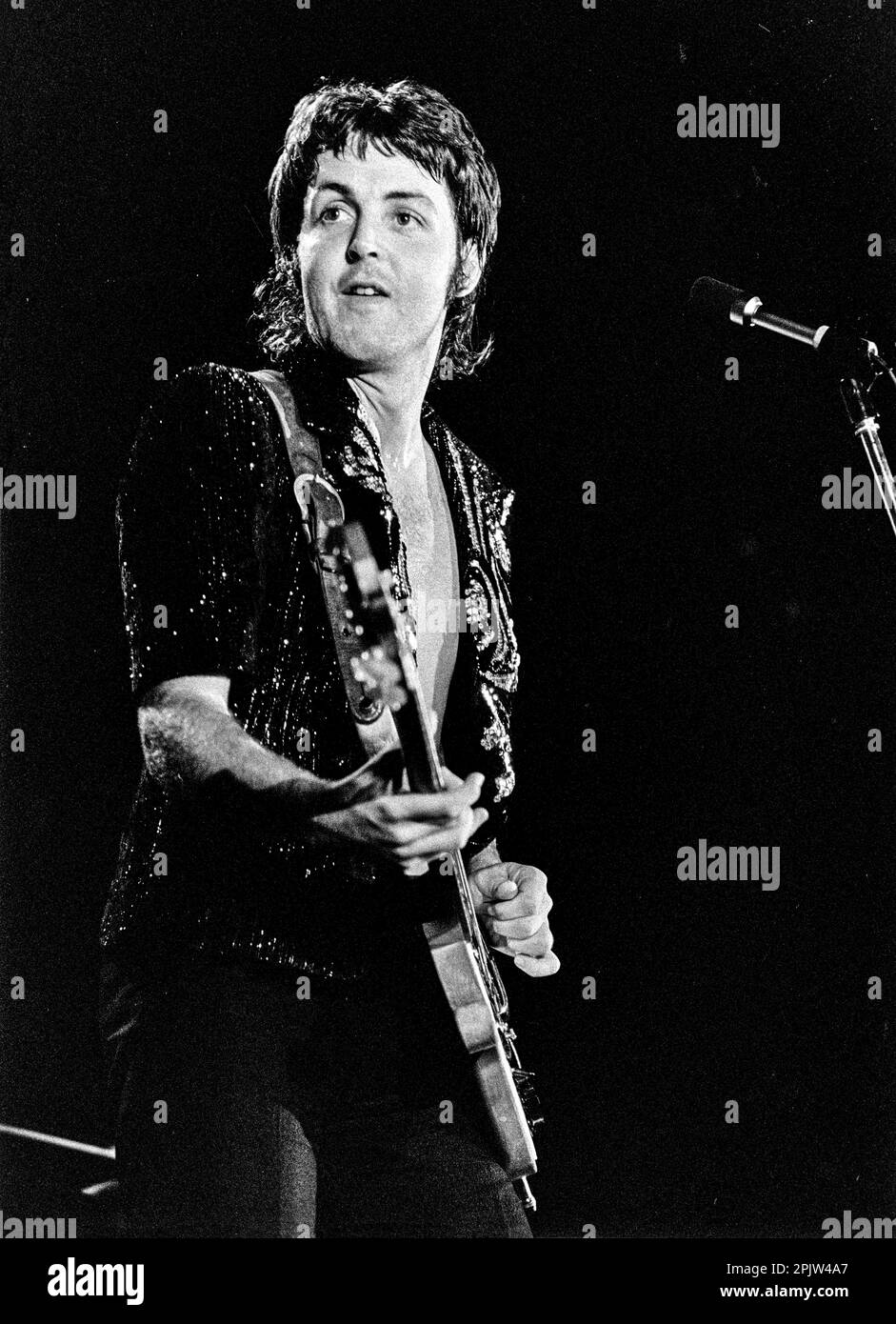 Wings pop group hi-res stock photography and images - Alamy