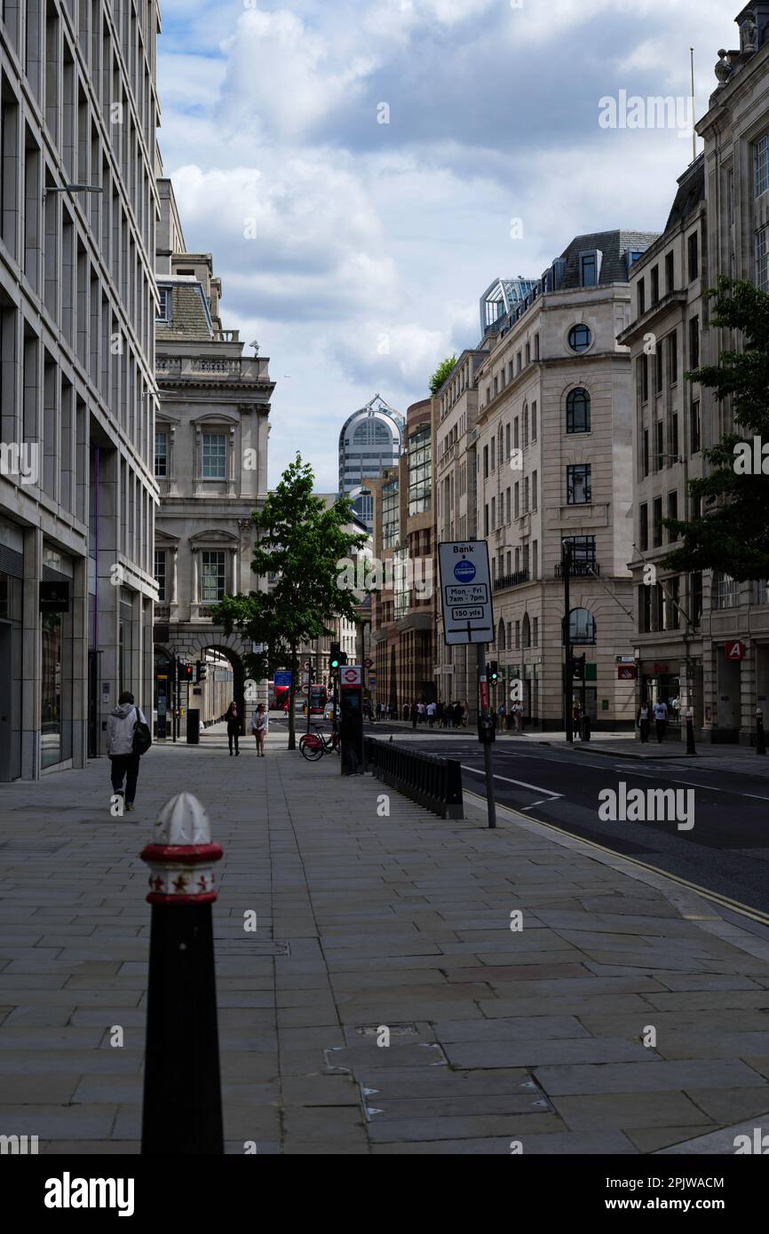 Traffic light tree london hi-res stock photography and images - Alamy