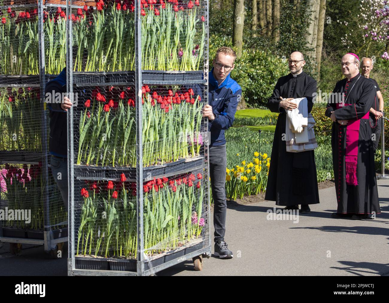 LISSE - Bishop of Rotterdam Hans van den Hende blesses flowers for ...