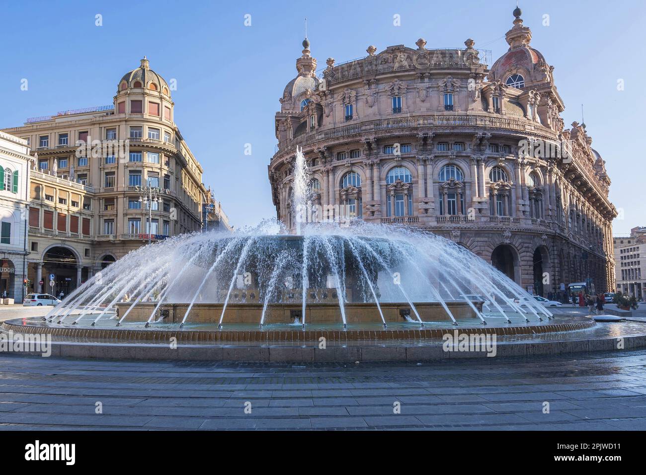 Glimpse of Old Genova, Piazza Raffaele de Ferrari square, Ligury, Italy ...