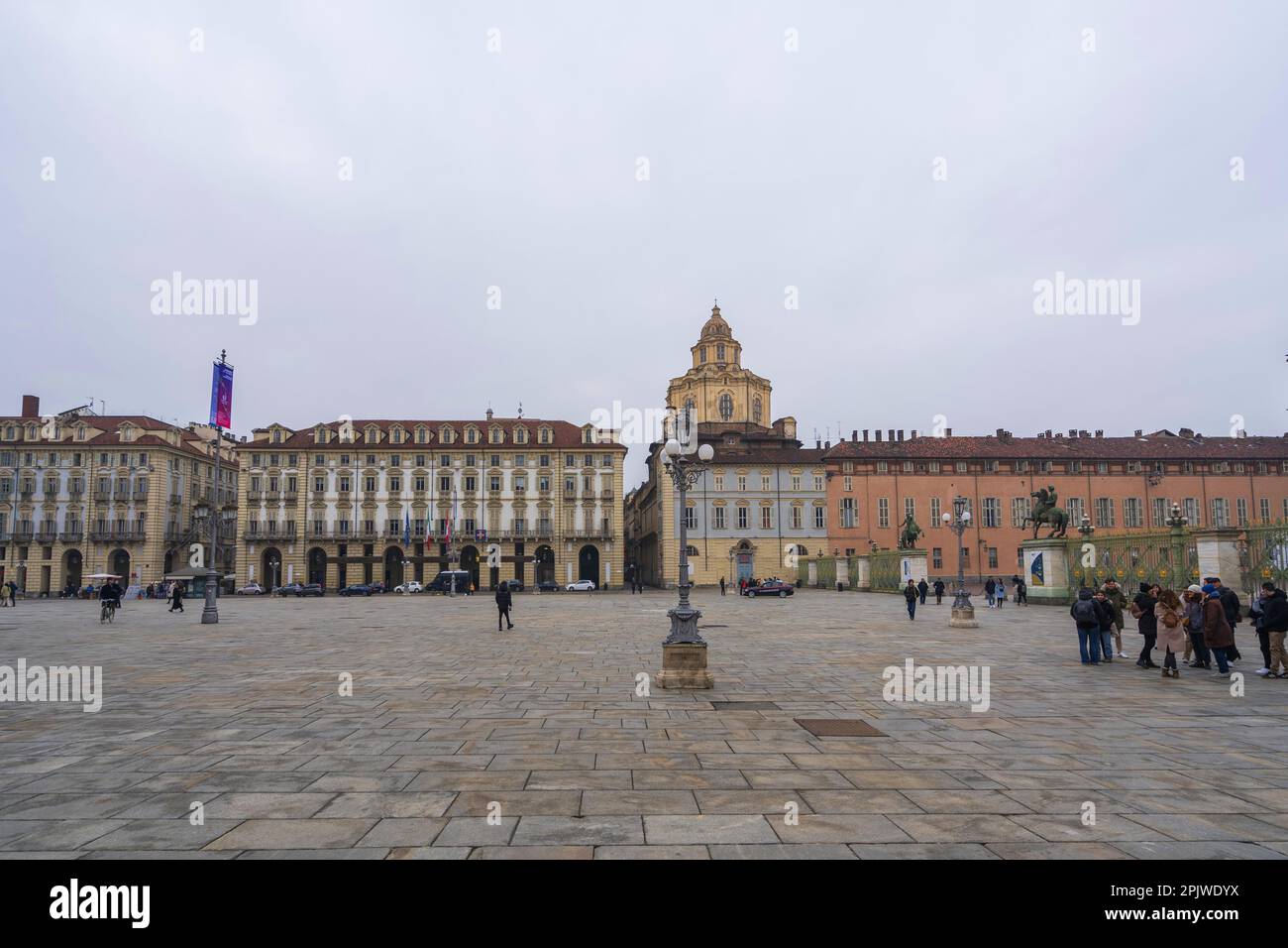 Castello square hi-res stock photography and images - Alamy