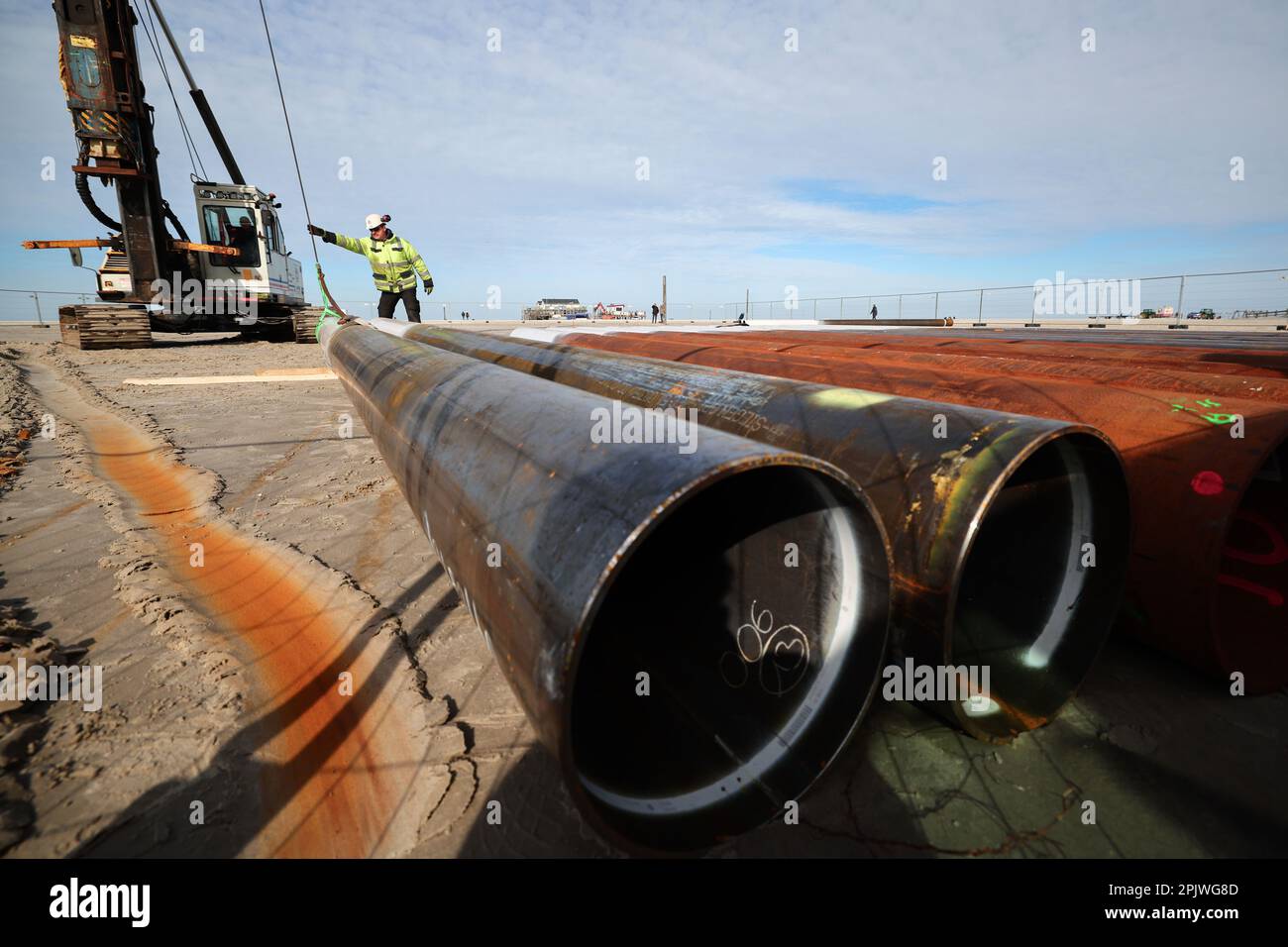 Steel piles hi-res stock photography and images - Alamy