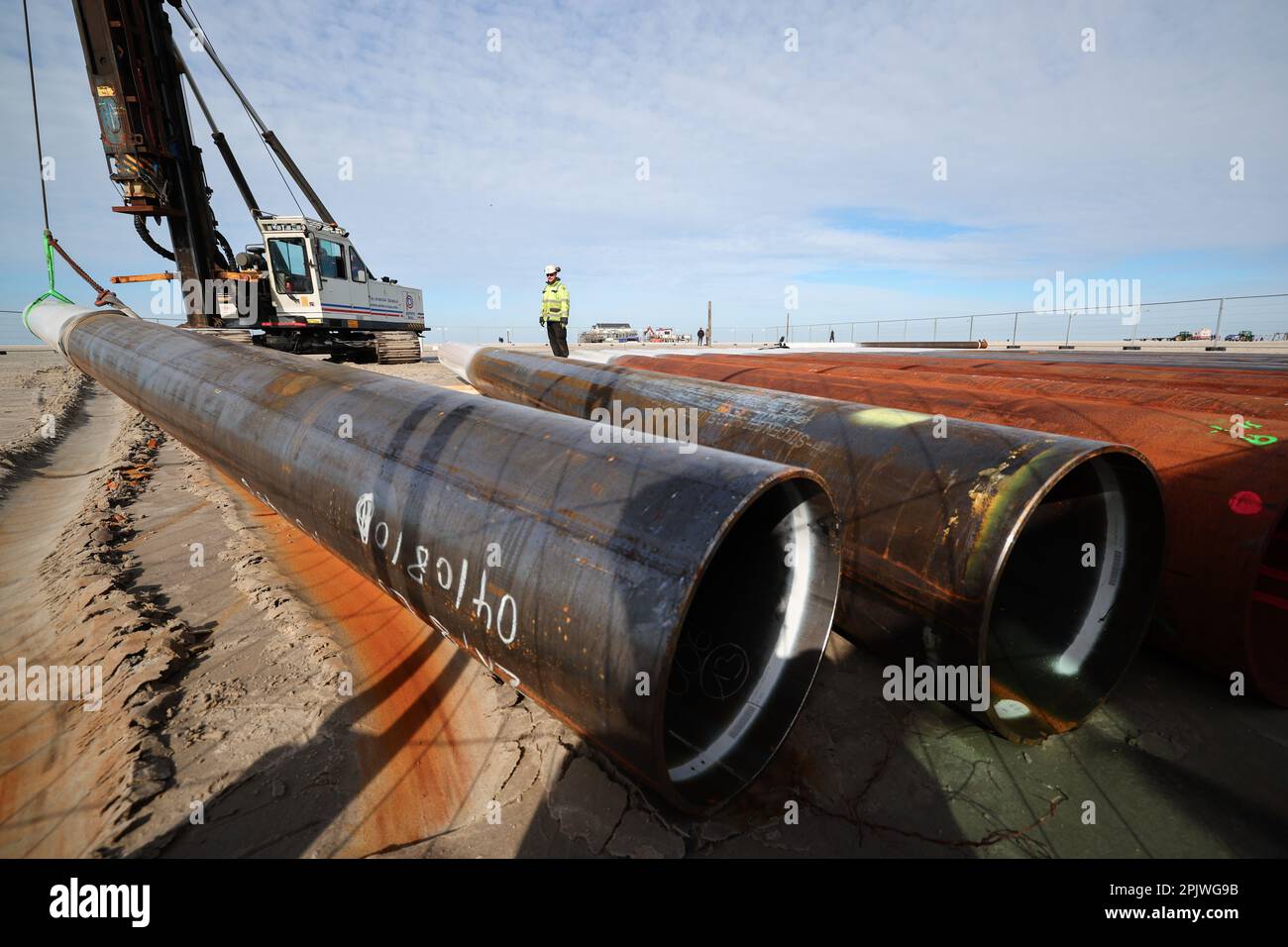 Steel piles hi-res stock photography and images - Alamy