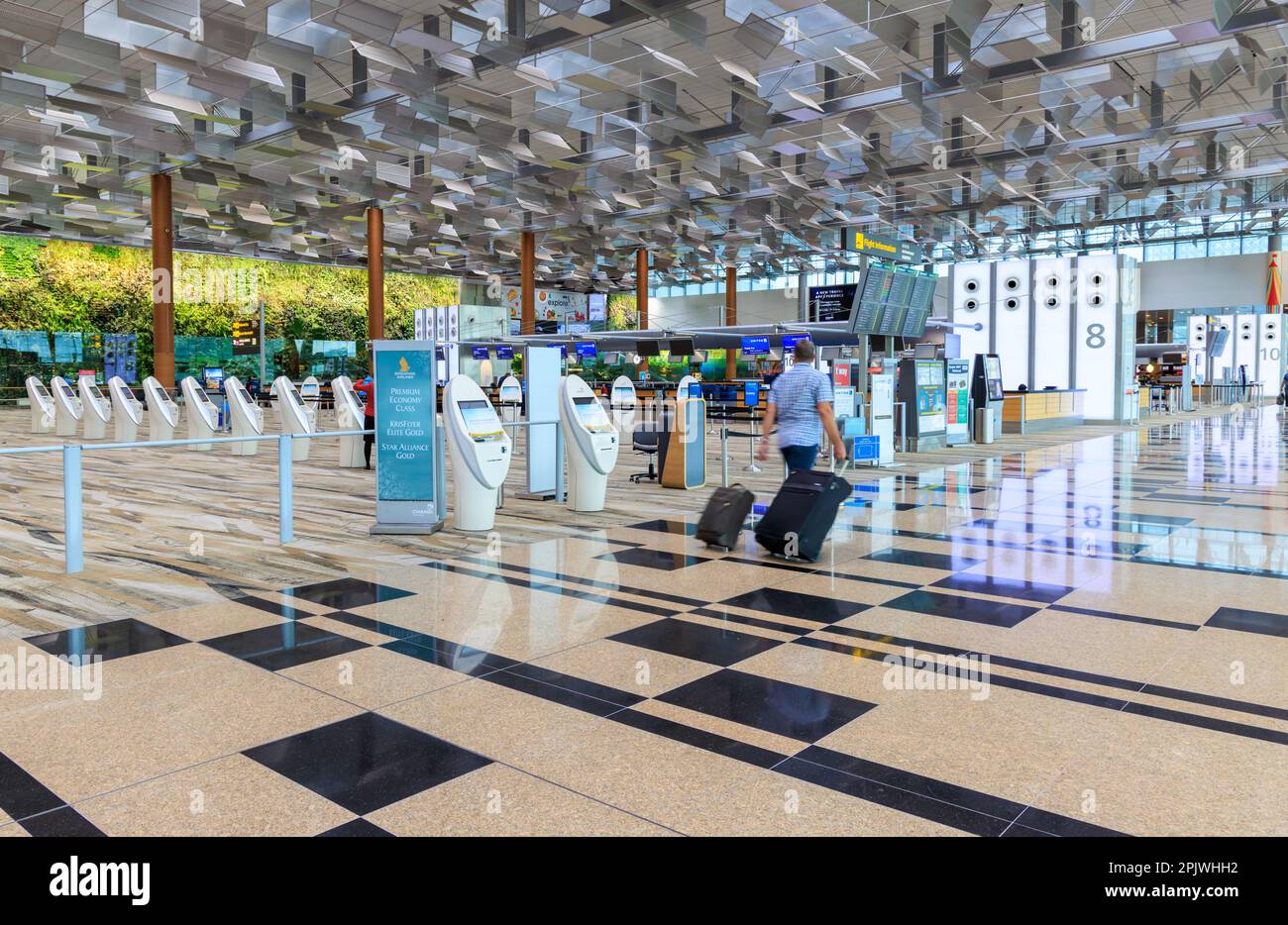 Inside changi airport terminal hi-res stock photography and images - Alamy