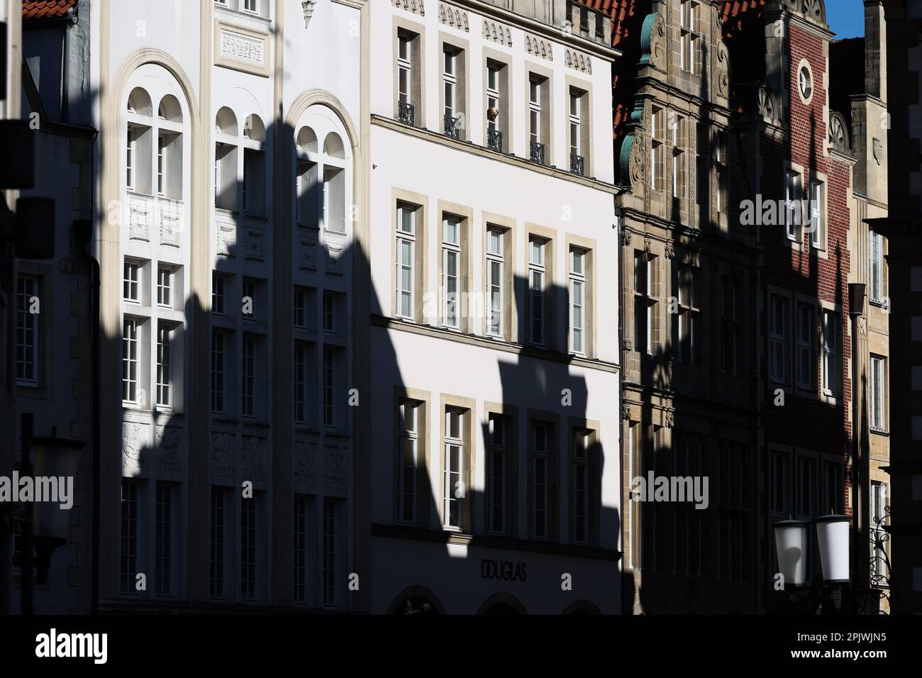 04 April 2023, North Rhine-Westphalia, Münster: Shadows of buildings on ...