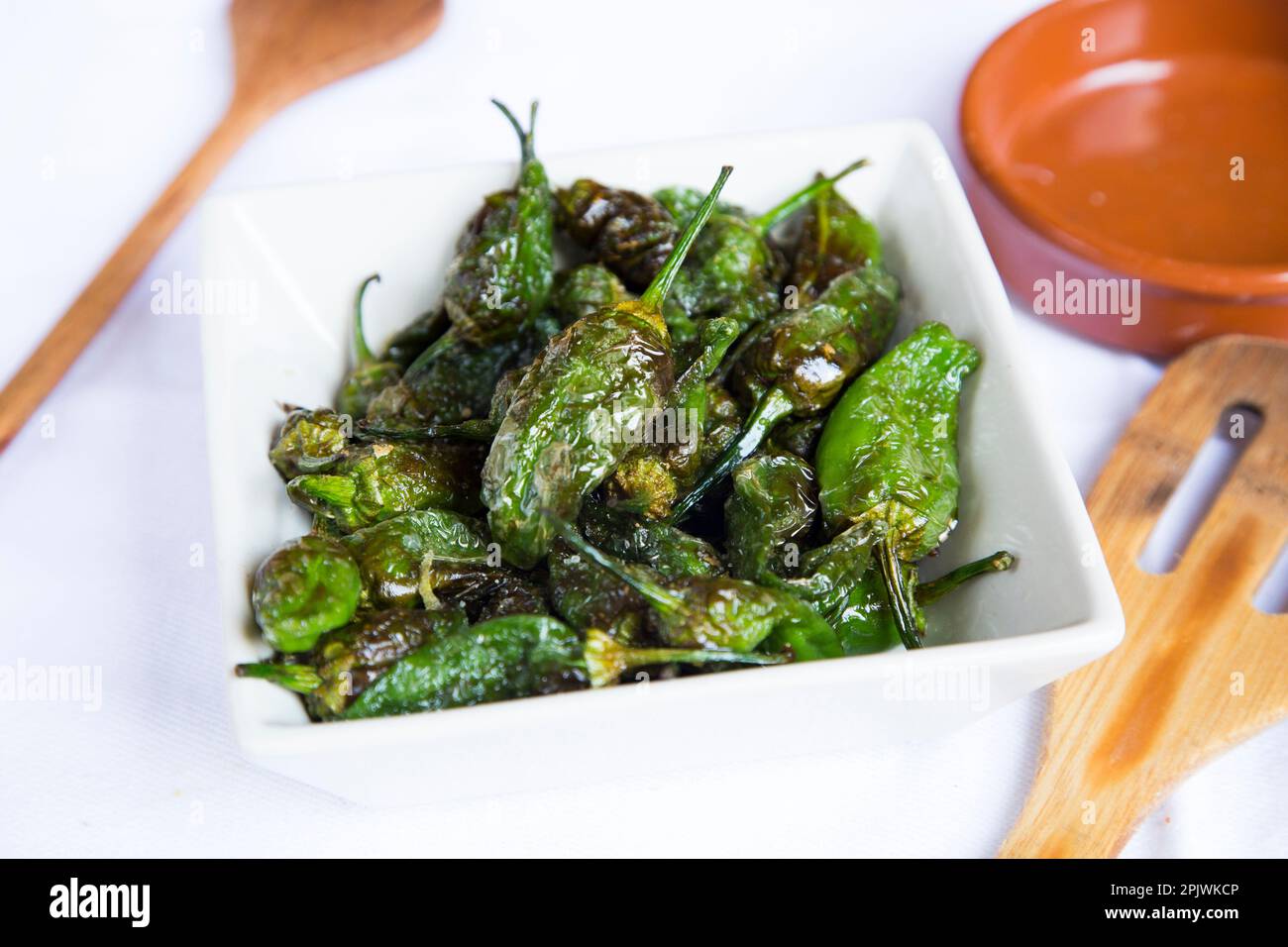 Skillet colorful traditional spanish hi-res stock photography and ...