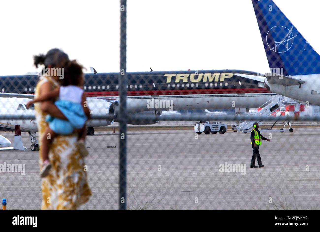 Trump’s plane on the tarmac waiting for former President Donald Trump ...