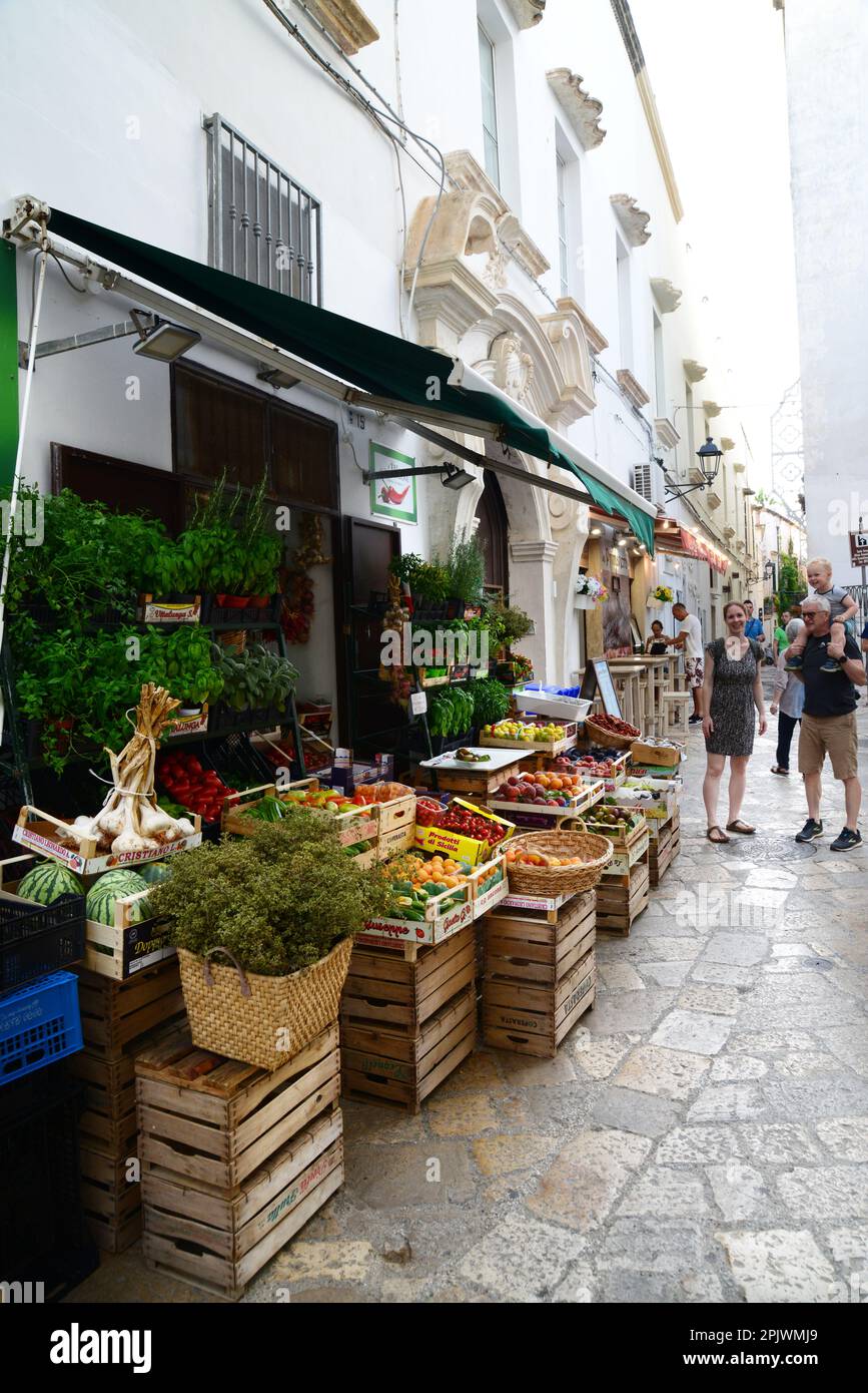 Fruit and vegetable shop in the seaside village of Gallipoli, Apulia ...